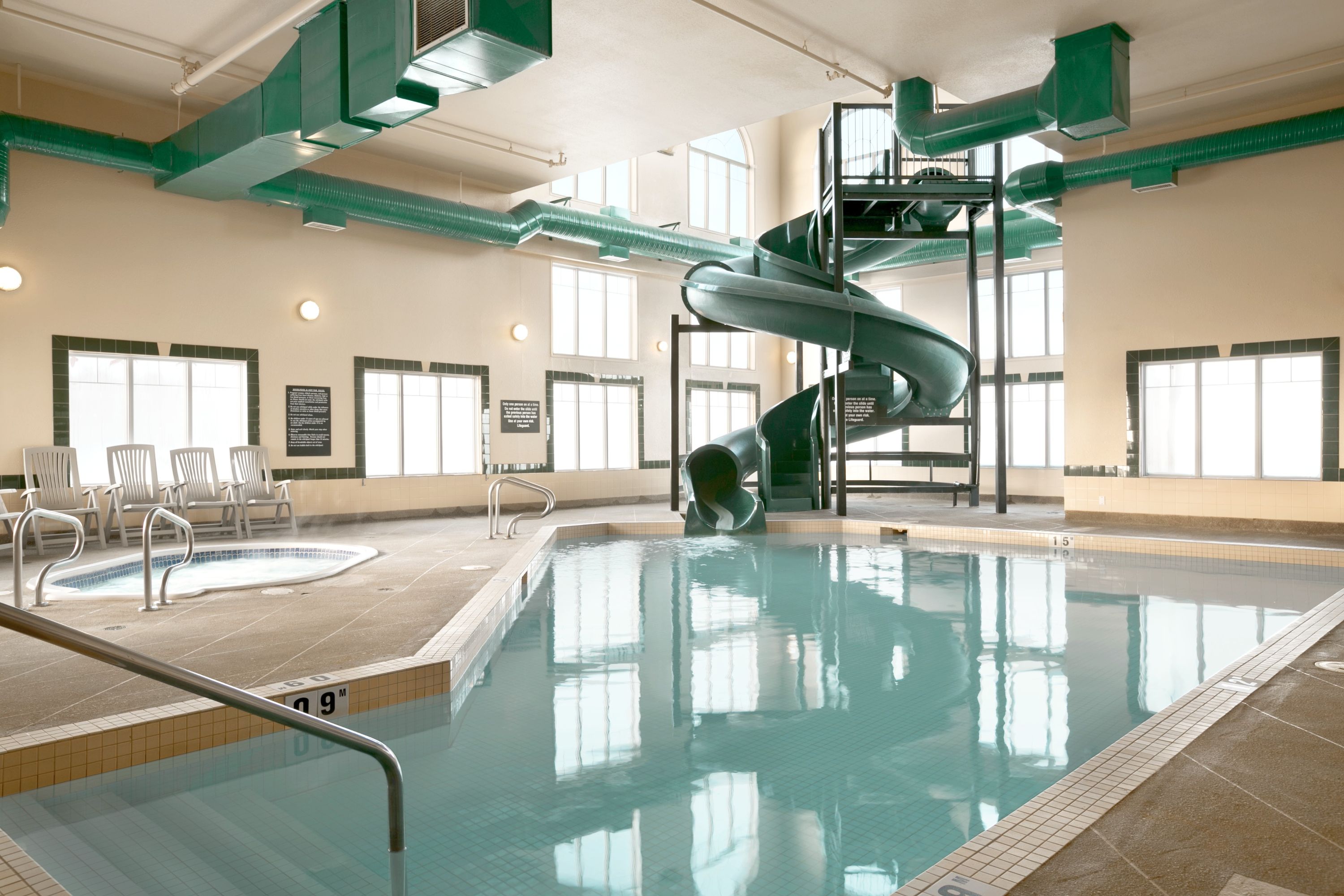 does super 8 have a pool