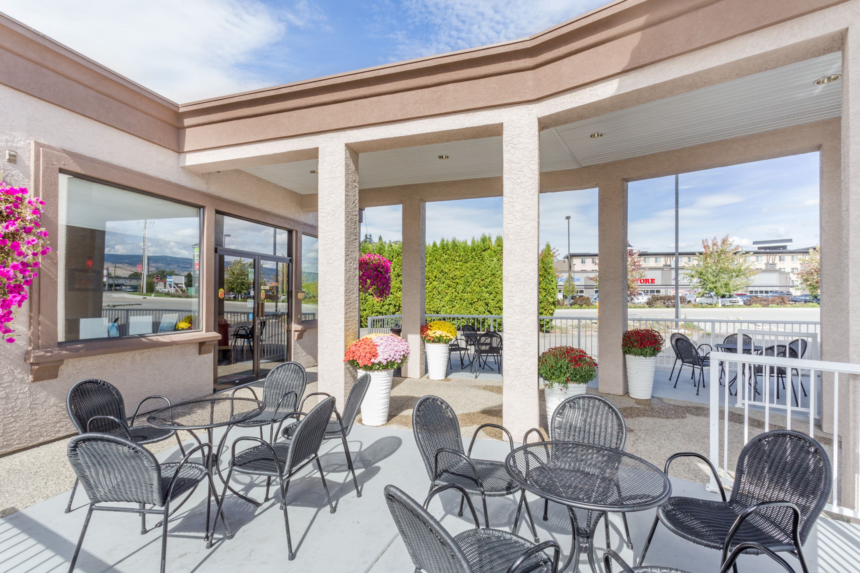 Super 8 by Wyndham Kelowna BC | Kelowna, BC Hotels