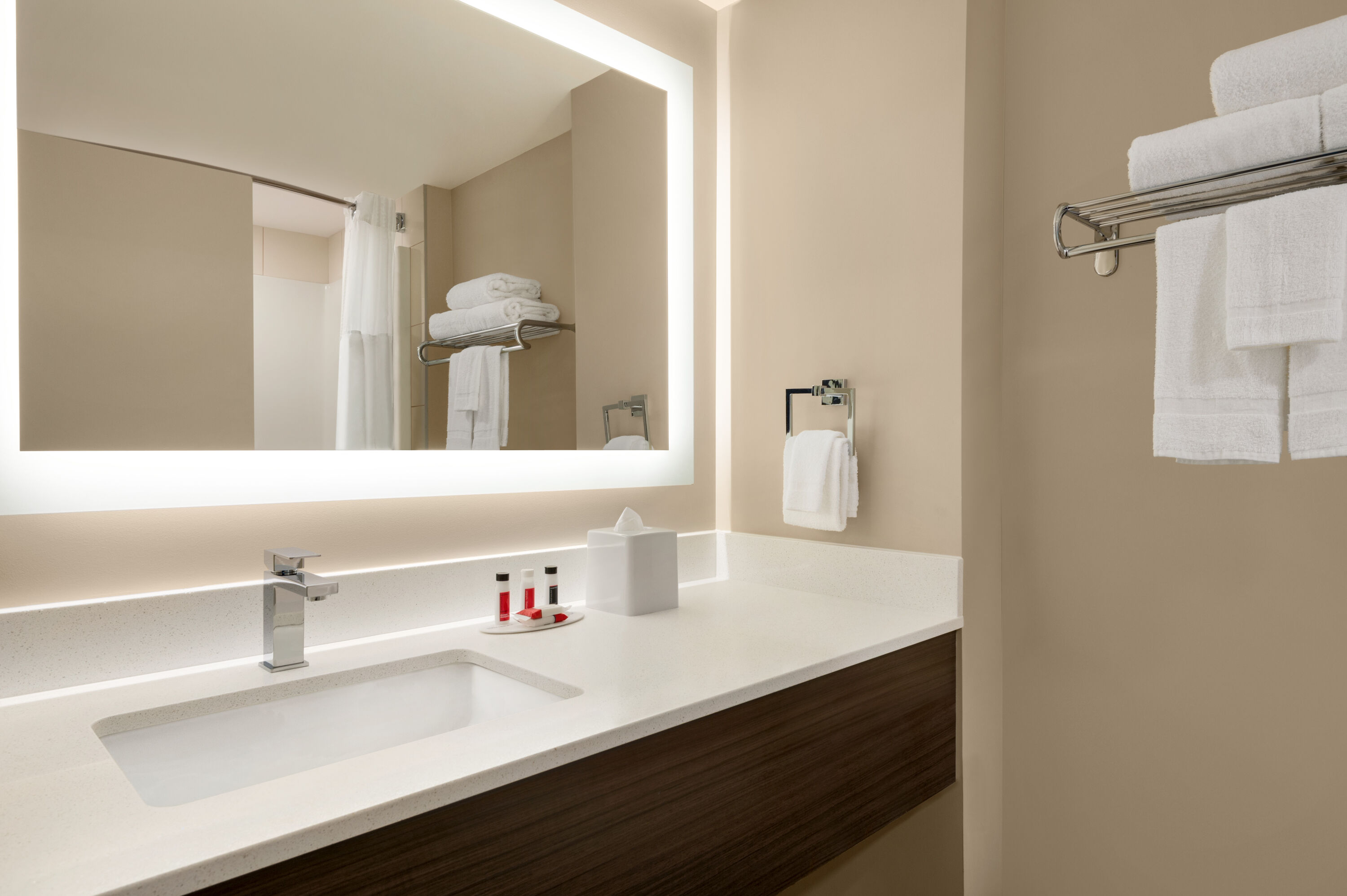 Super 8 by Wyndham Thompson | Thompson, MB Hotels