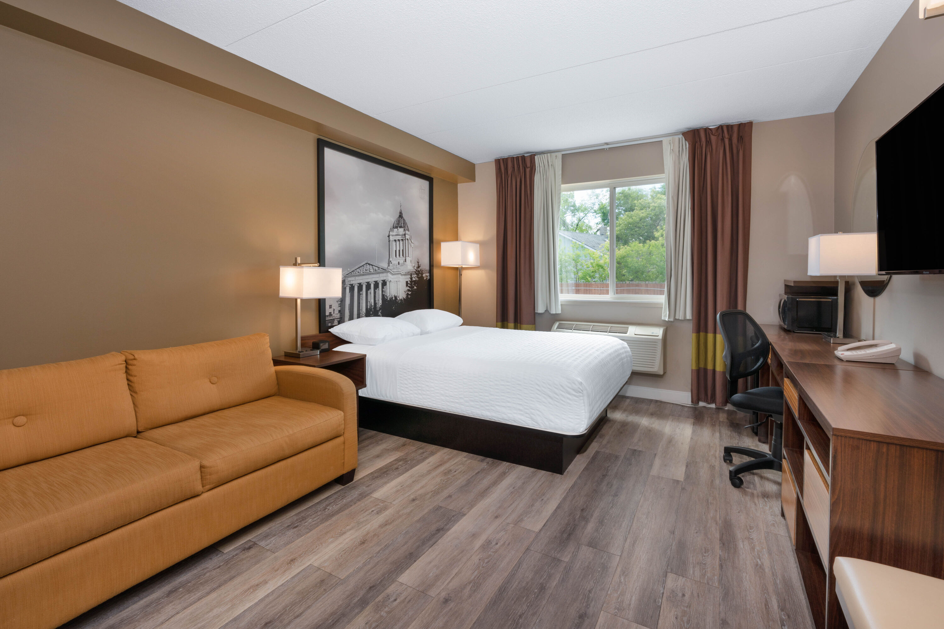 Super 8 by Wyndham Winnipeg West | Winnipeg, MB Hotels