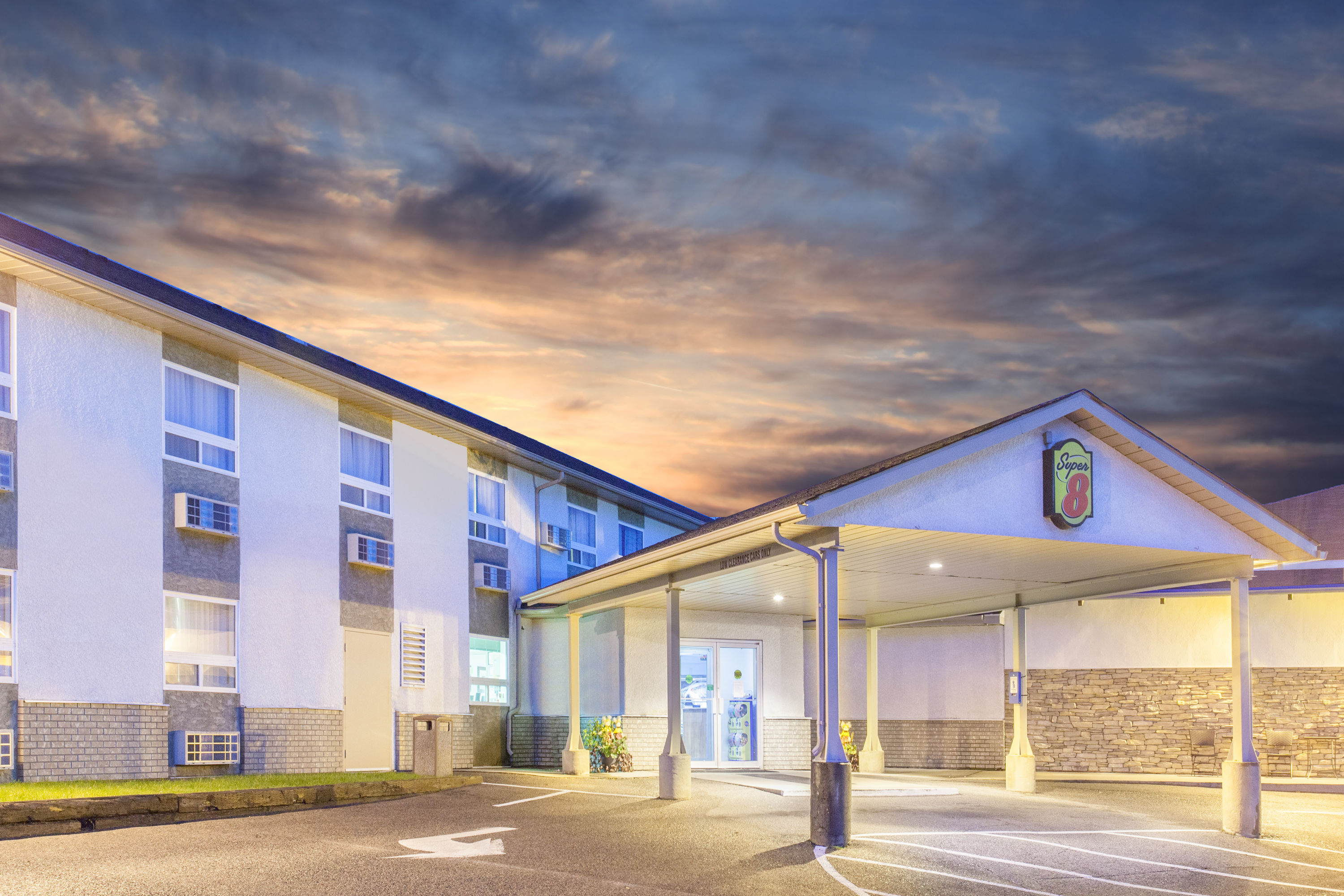 Super 8 by Wyndham Kenora | Kenora, ON Hotels