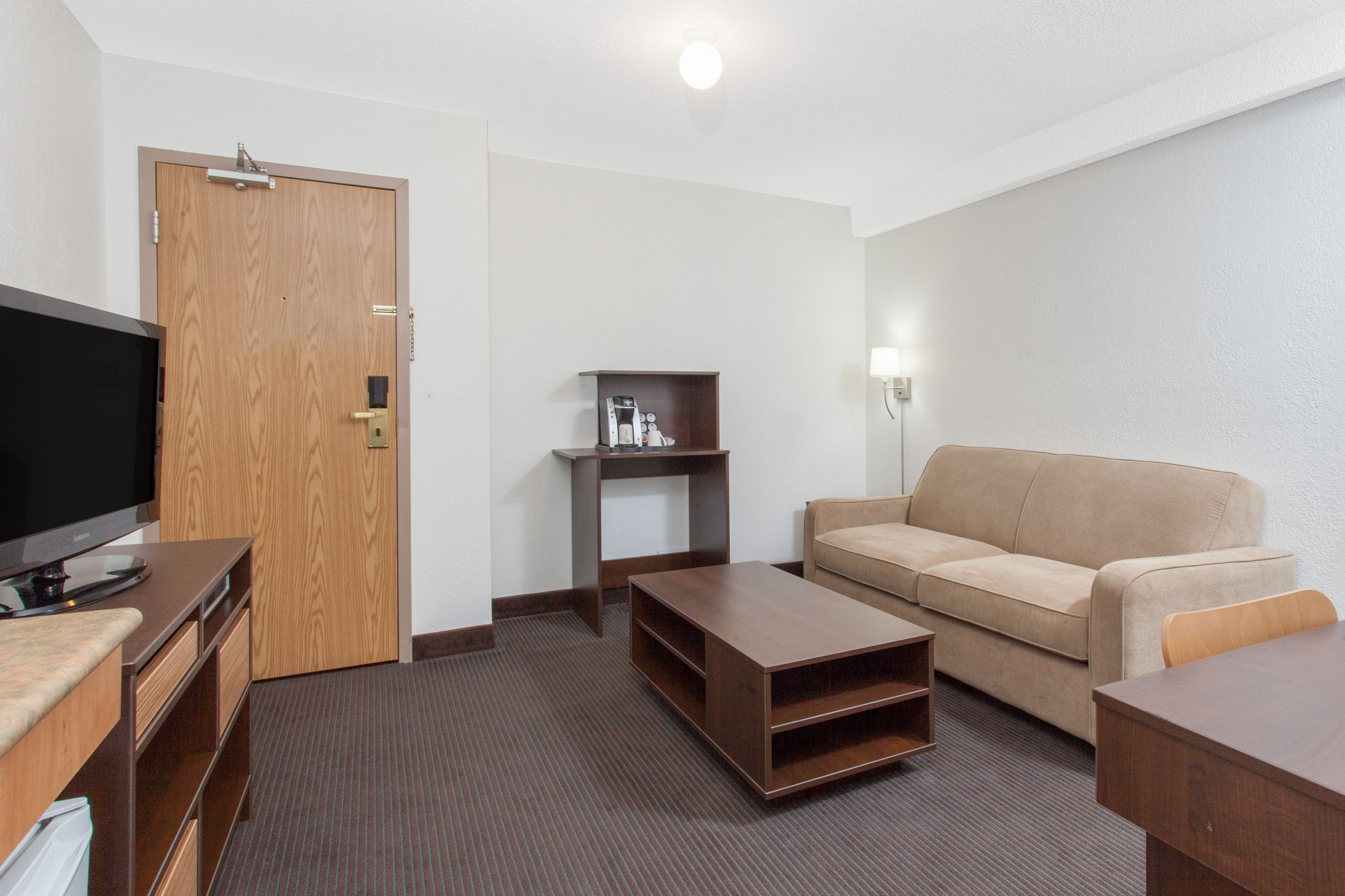 Super 8 by Wyndham Kenora | Kenora, ON Hotels