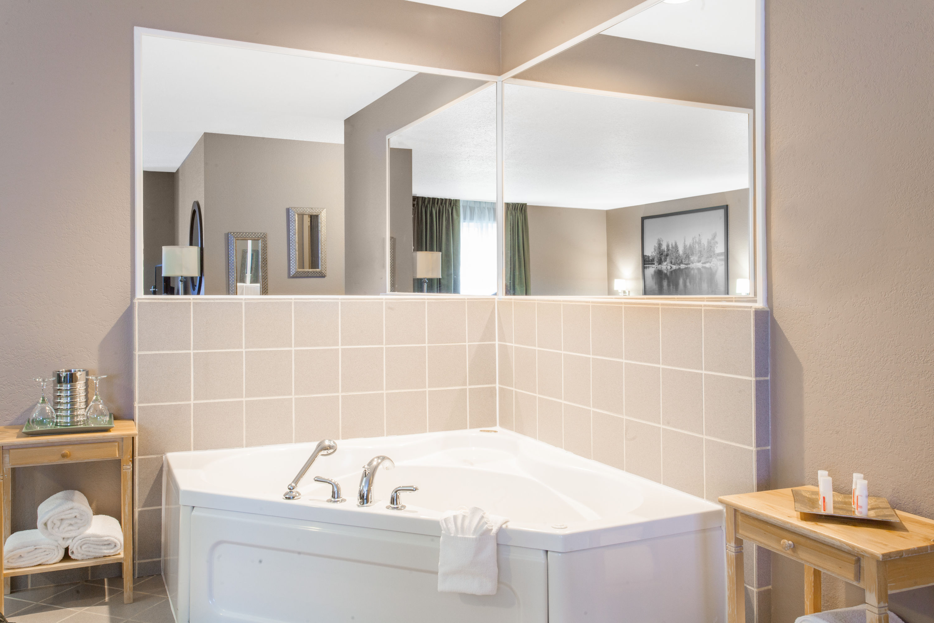 Super 8 by Wyndham Kenora | Kenora, ON Hotels