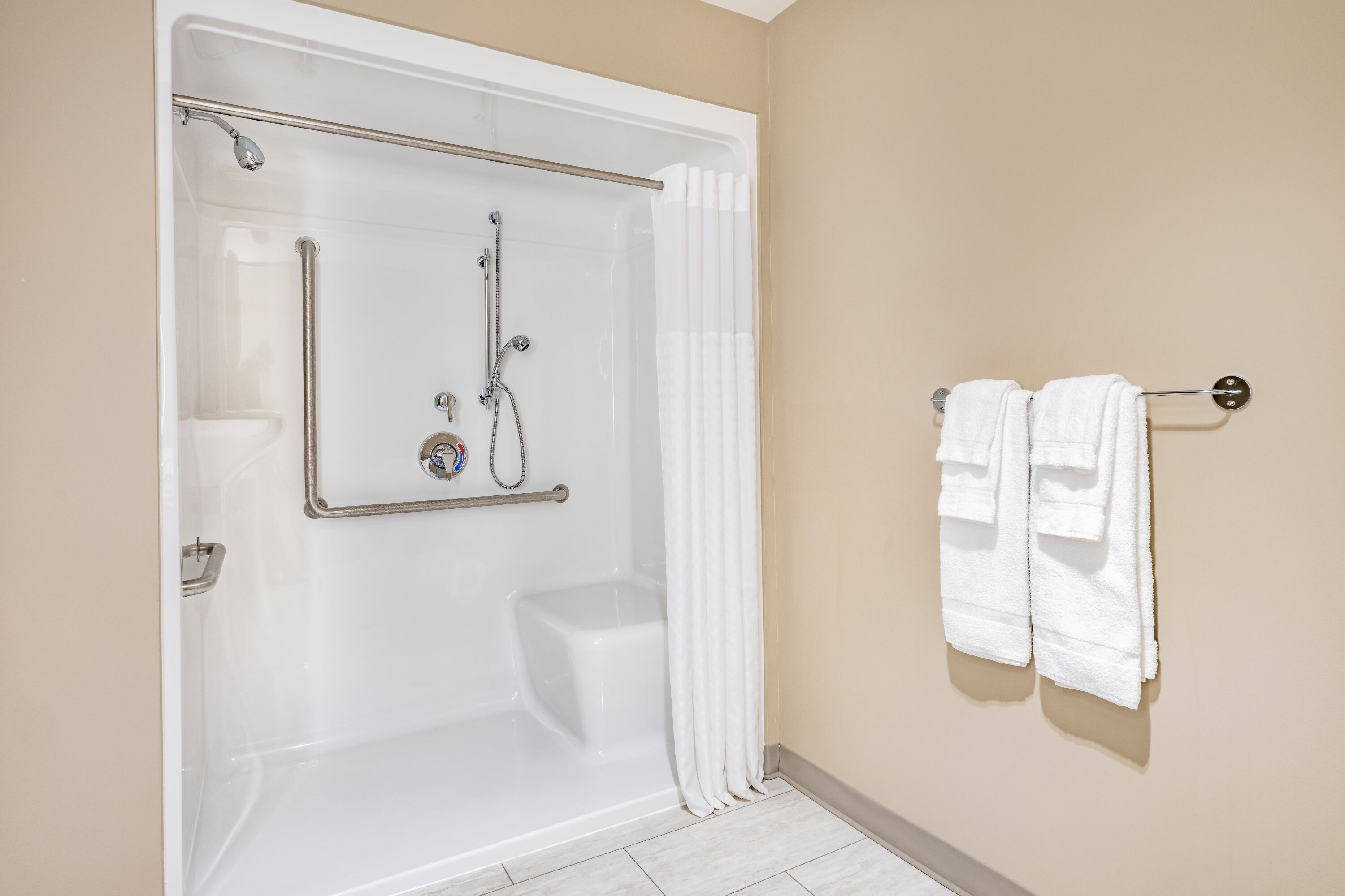 Super 8 by Wyndham Moosonee | Moosonee, ON Hotels