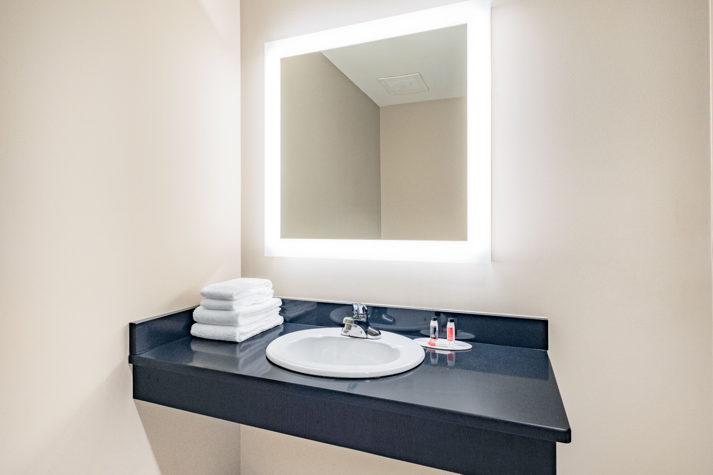 Super 8 by Wyndham Moosonee | Moosonee, ON Hotels