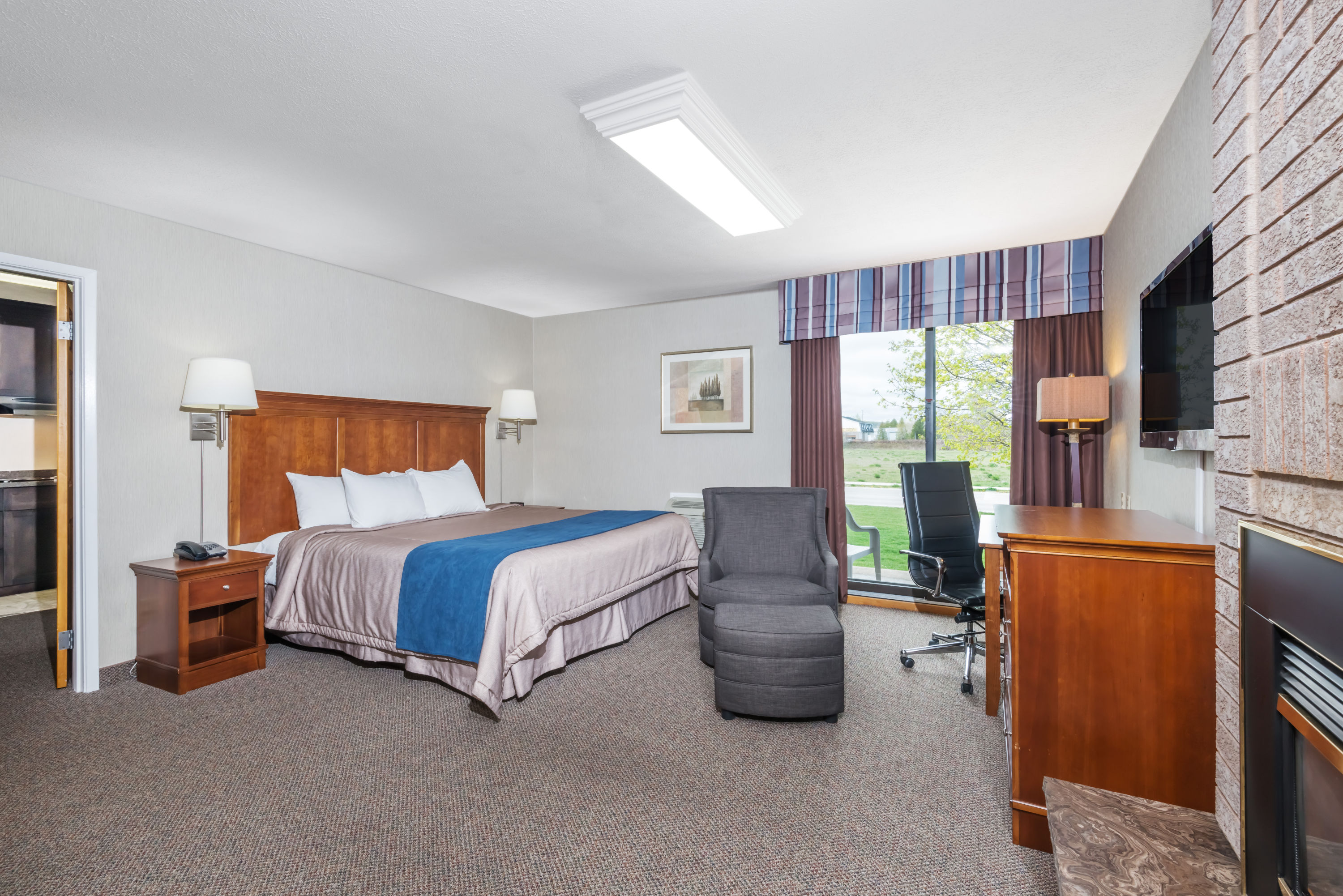 Super 8 by Wyndham Port Elgin | Port Elgin, ON Hotels