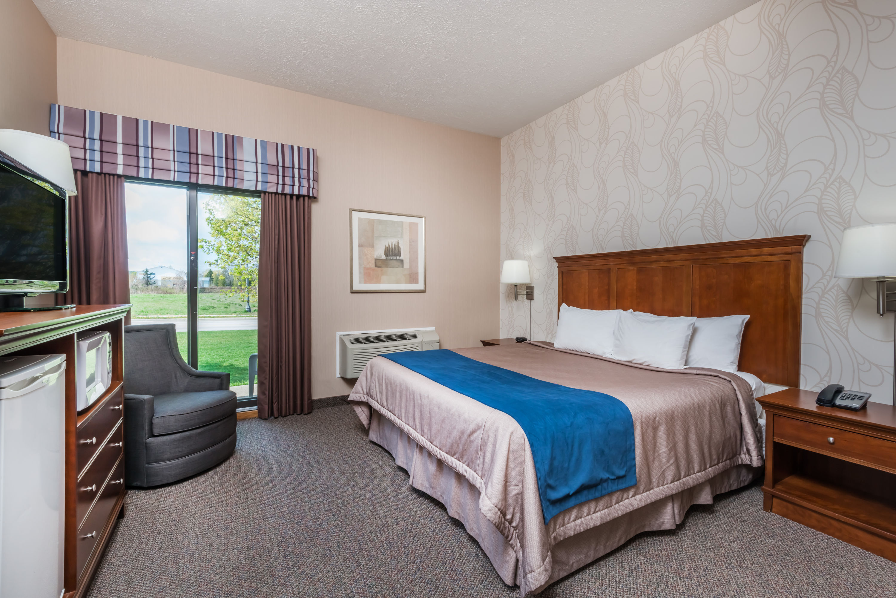 Super 8 by Wyndham Port Elgin | Port Elgin, ON Hotels