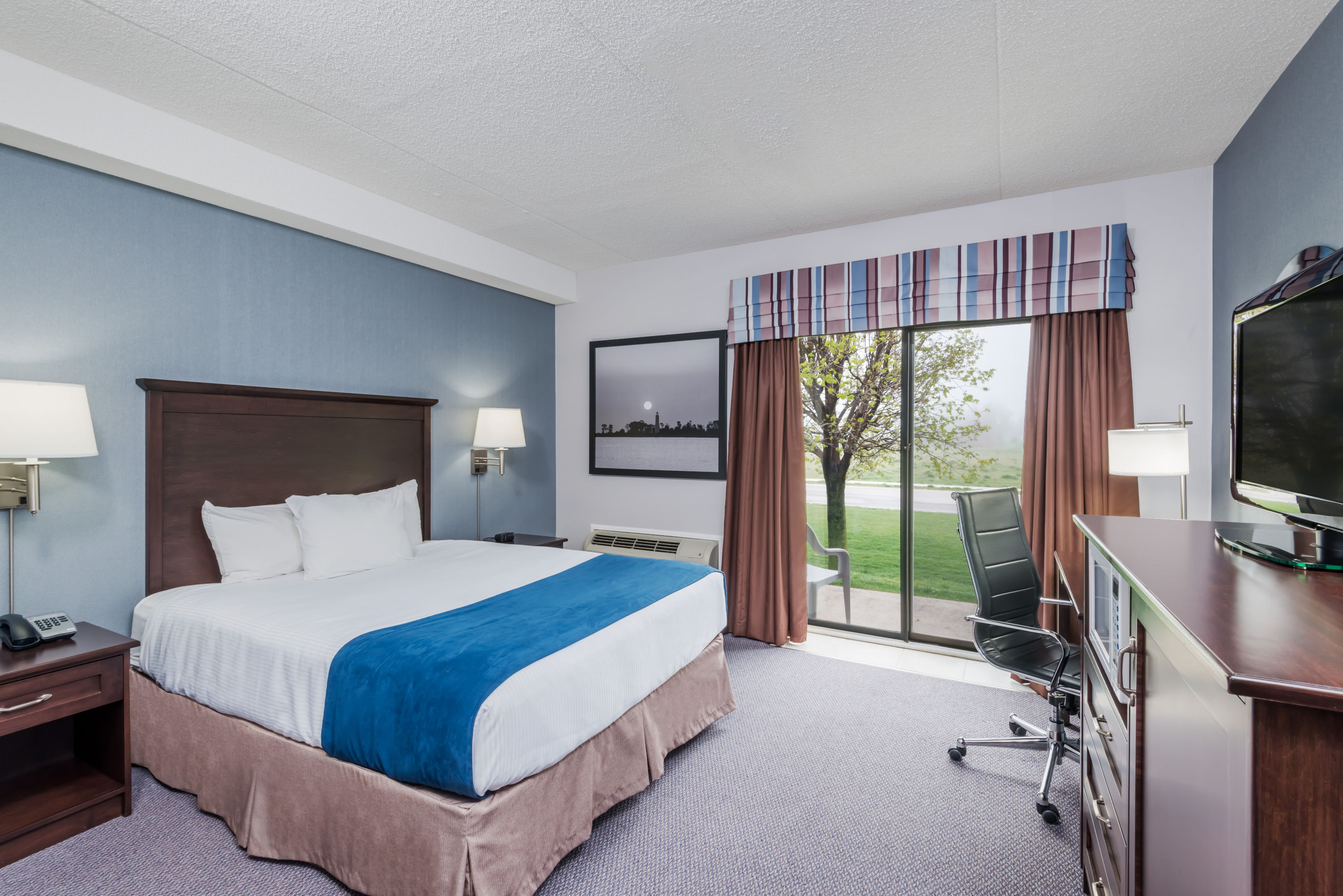 Super 8 by Wyndham Port Elgin | Port Elgin, ON Hotels