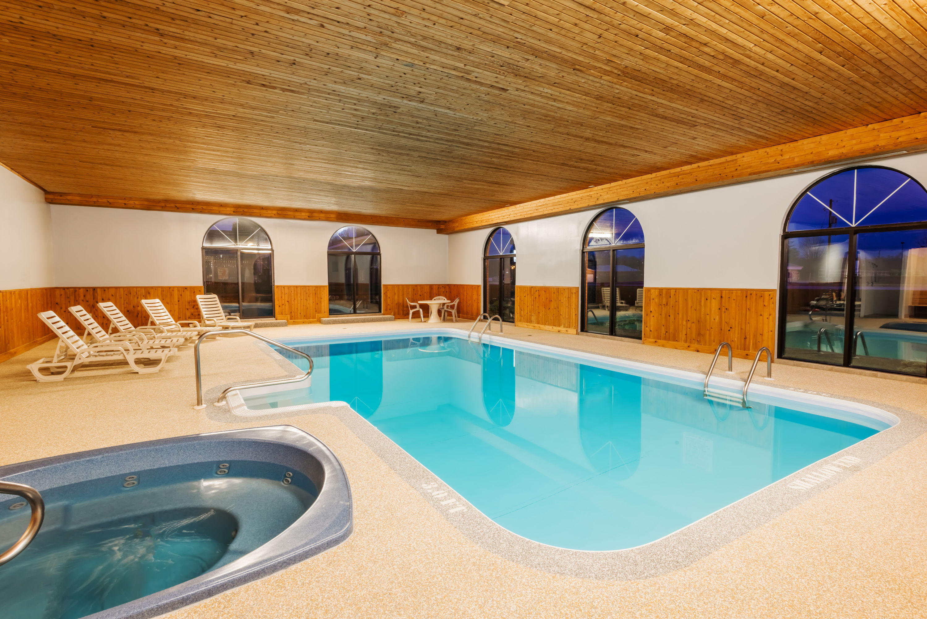 Super 8 by Wyndham Port Elgin | Port Elgin, ON Hotels