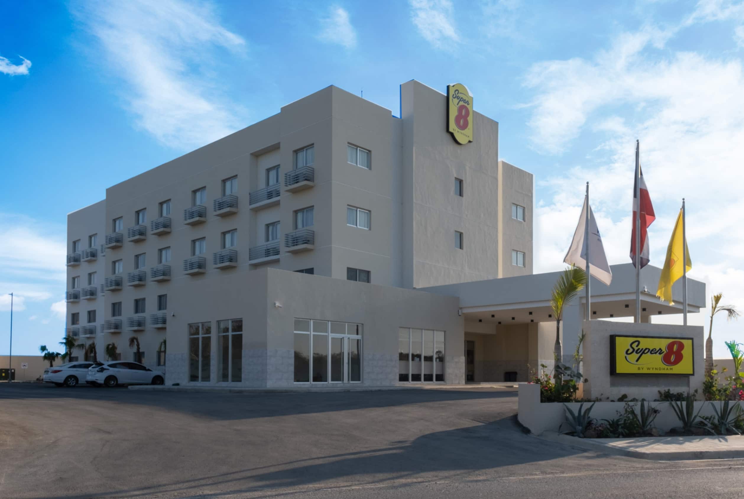 Super 8 by Wyndham Manzanillo | Manzanillo, DO Hotels