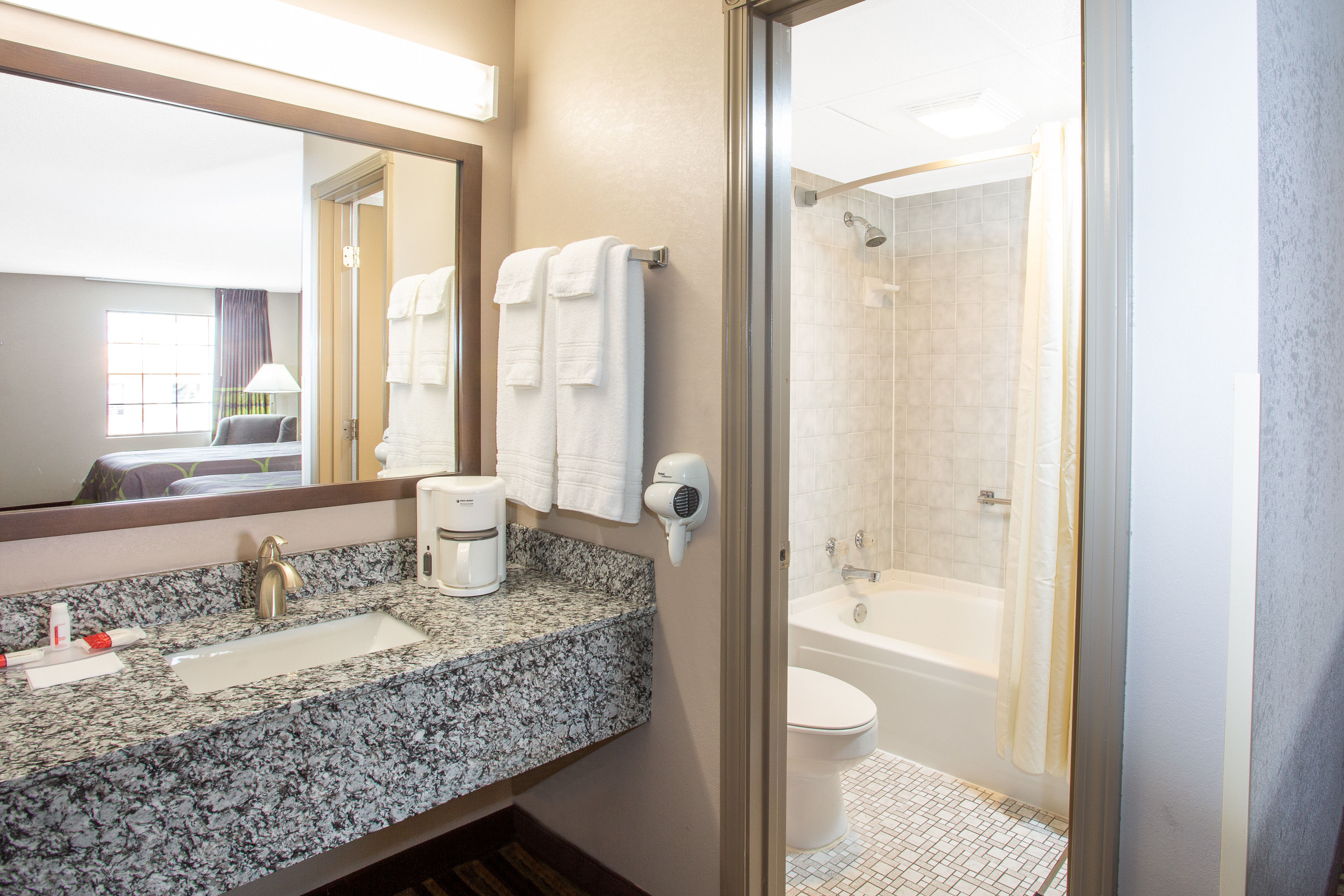 Super 8 by Wyndham Springdale AR | Springdale, AR Hotels