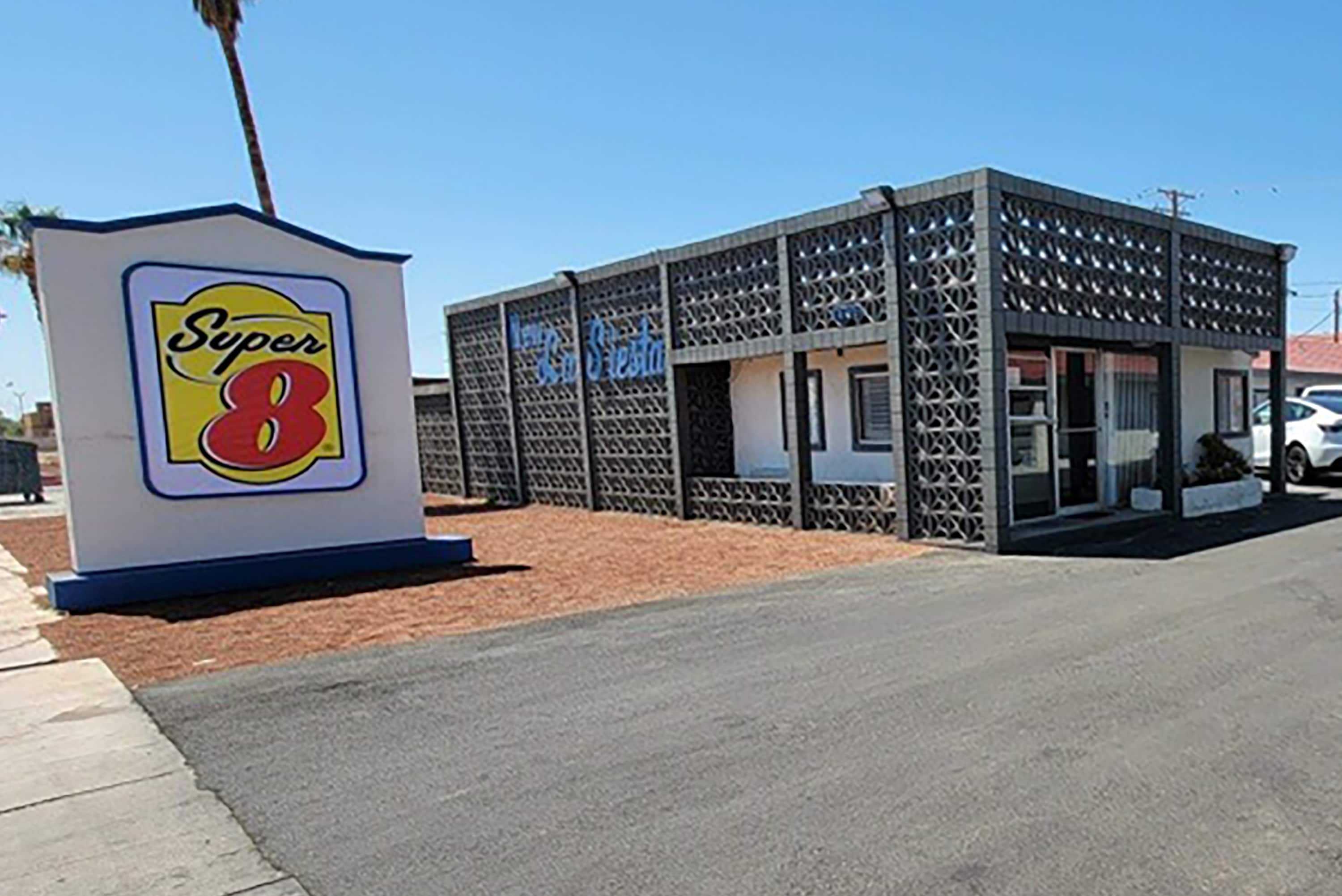 Super 8 by Wyndham El Centro North | El Centro, CA Hoteles