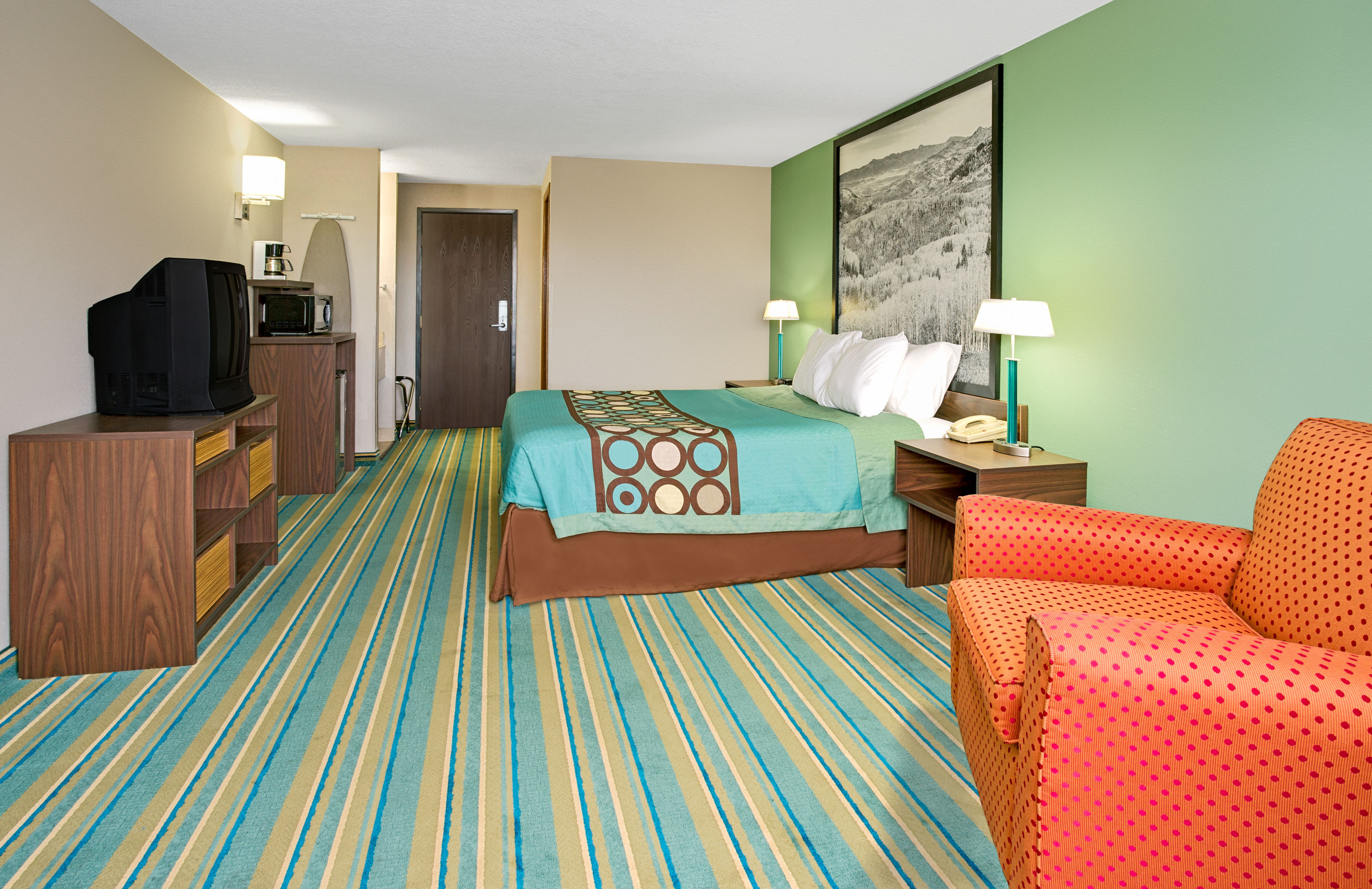 Super 8 by Wyndham Denver Stapleton | Denver, CO Hotels