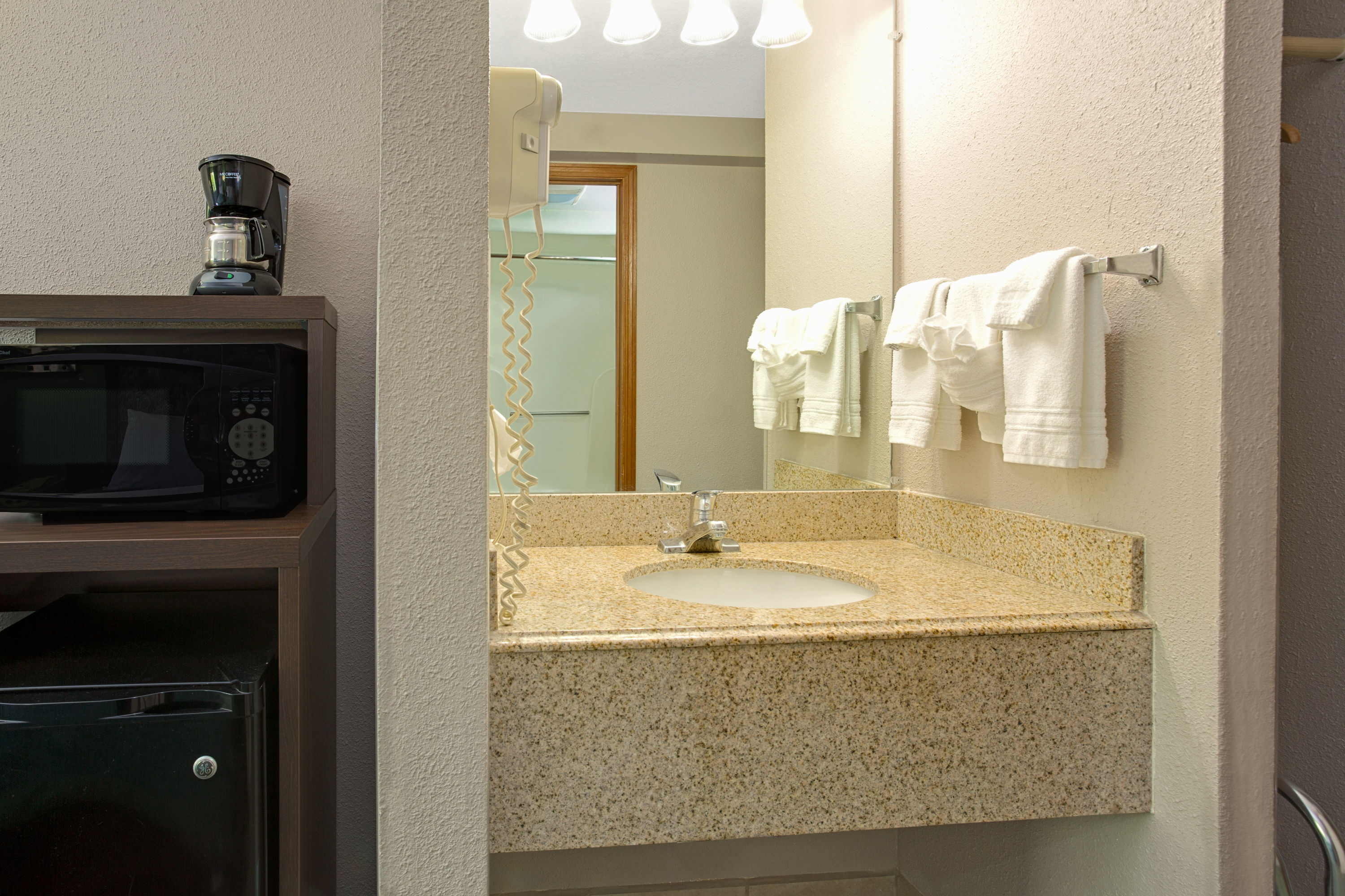 Super 8 by Wyndham Denver Stapleton | Denver, CO Hotels