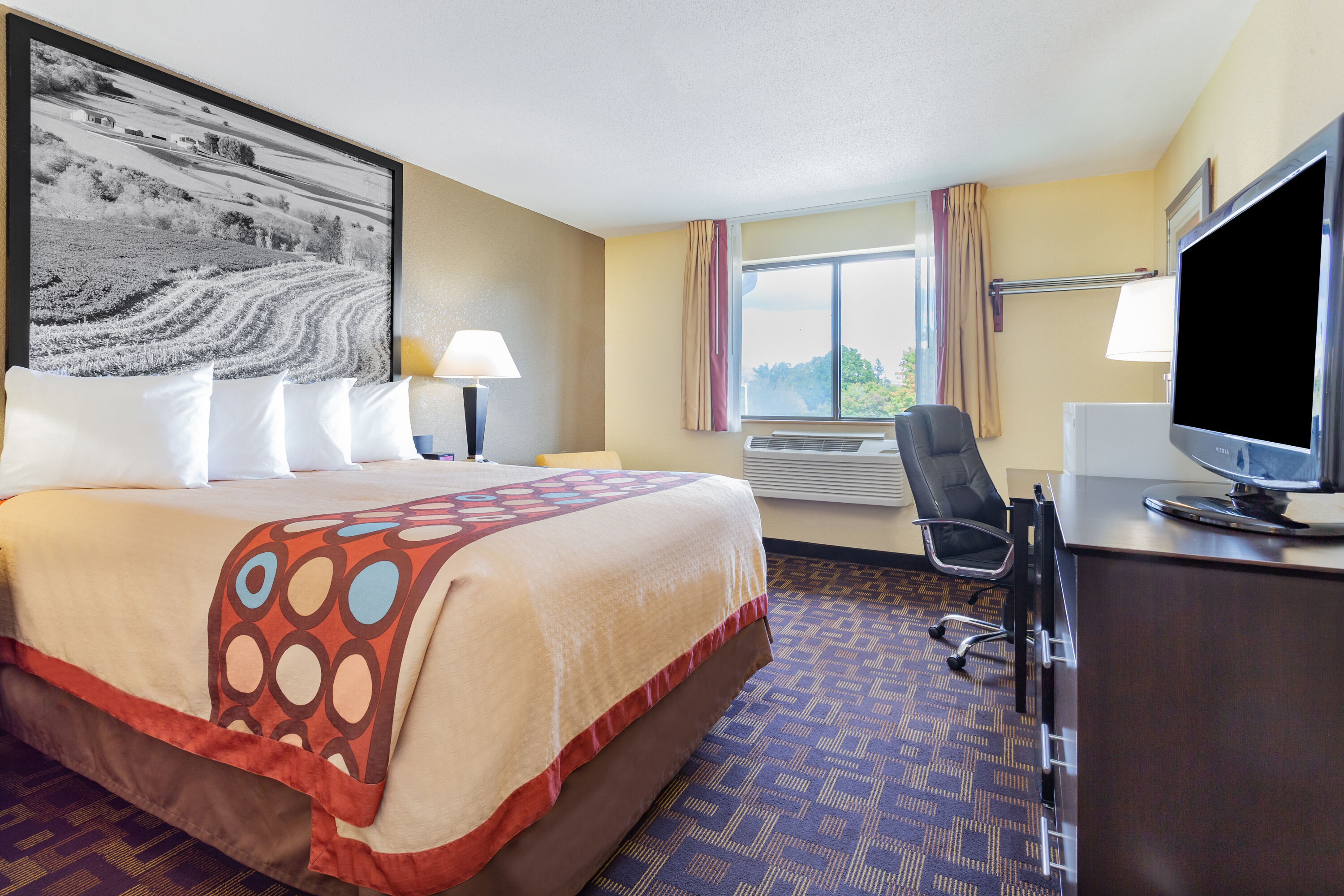 Super 8 by Wyndham Decorah | Decorah, IA Hotels