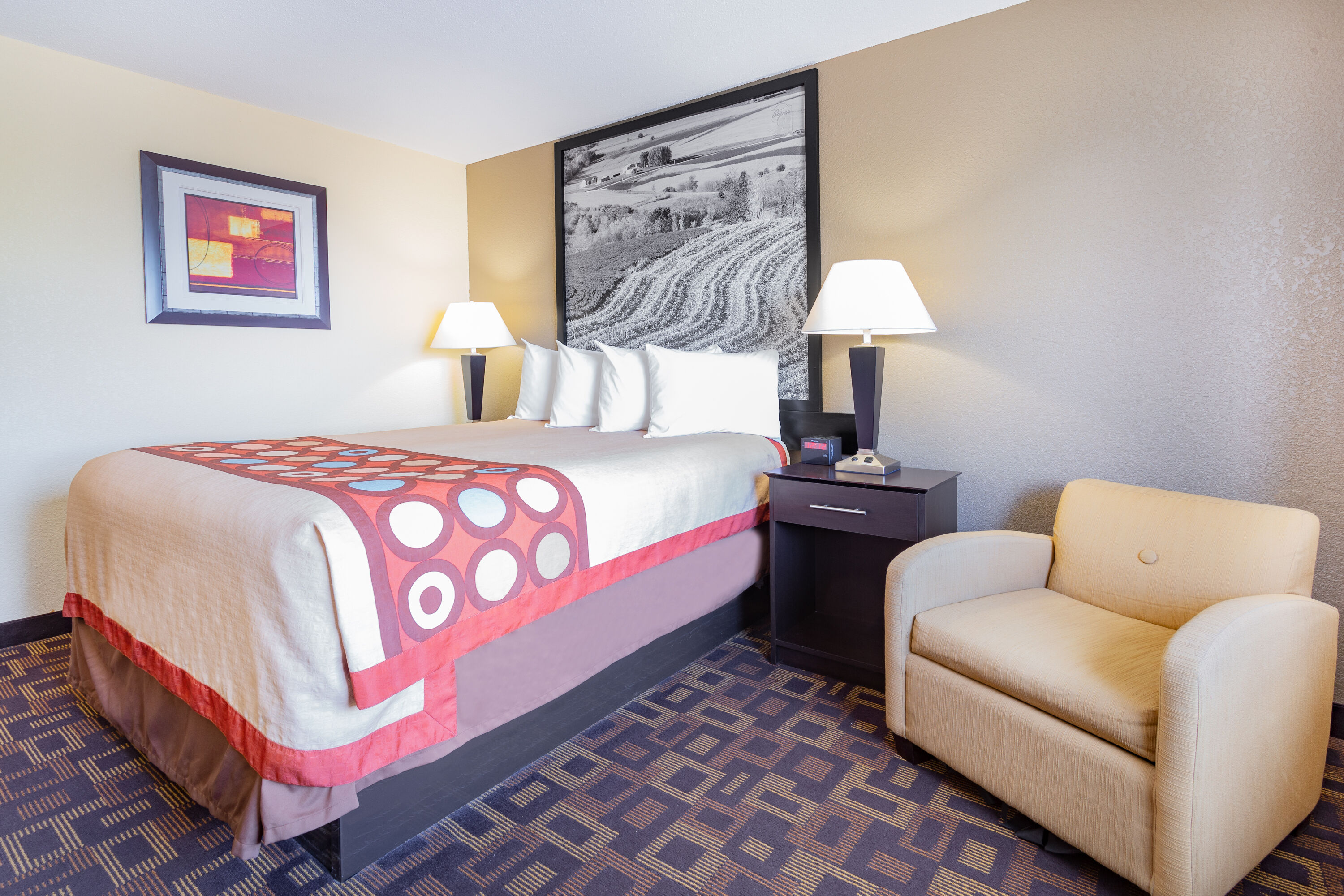 Super 8 by Wyndham Decorah | Decorah, IA Hotels