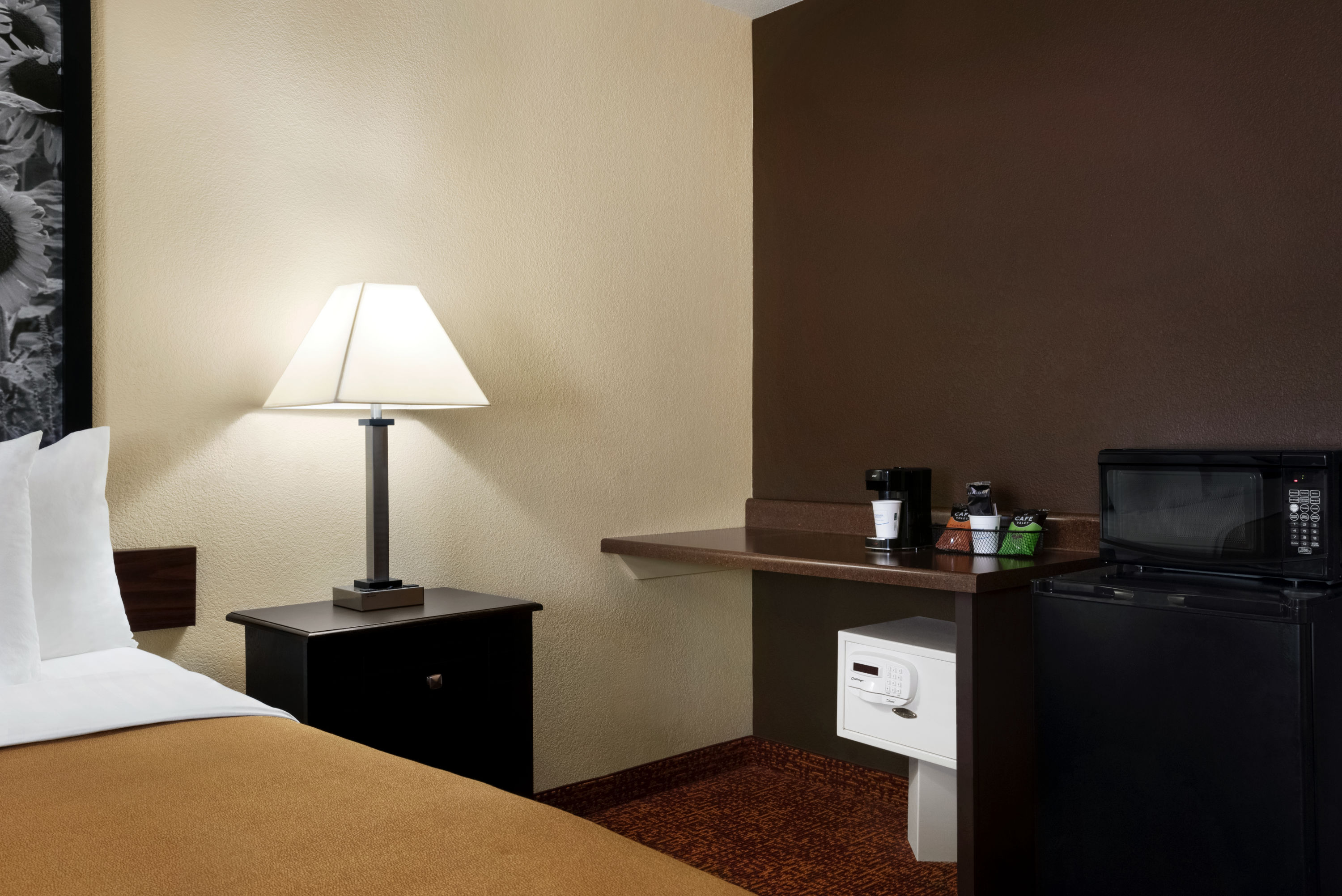 Super 8 by Wyndham Des Moines | Des Moines, IA Hotels
