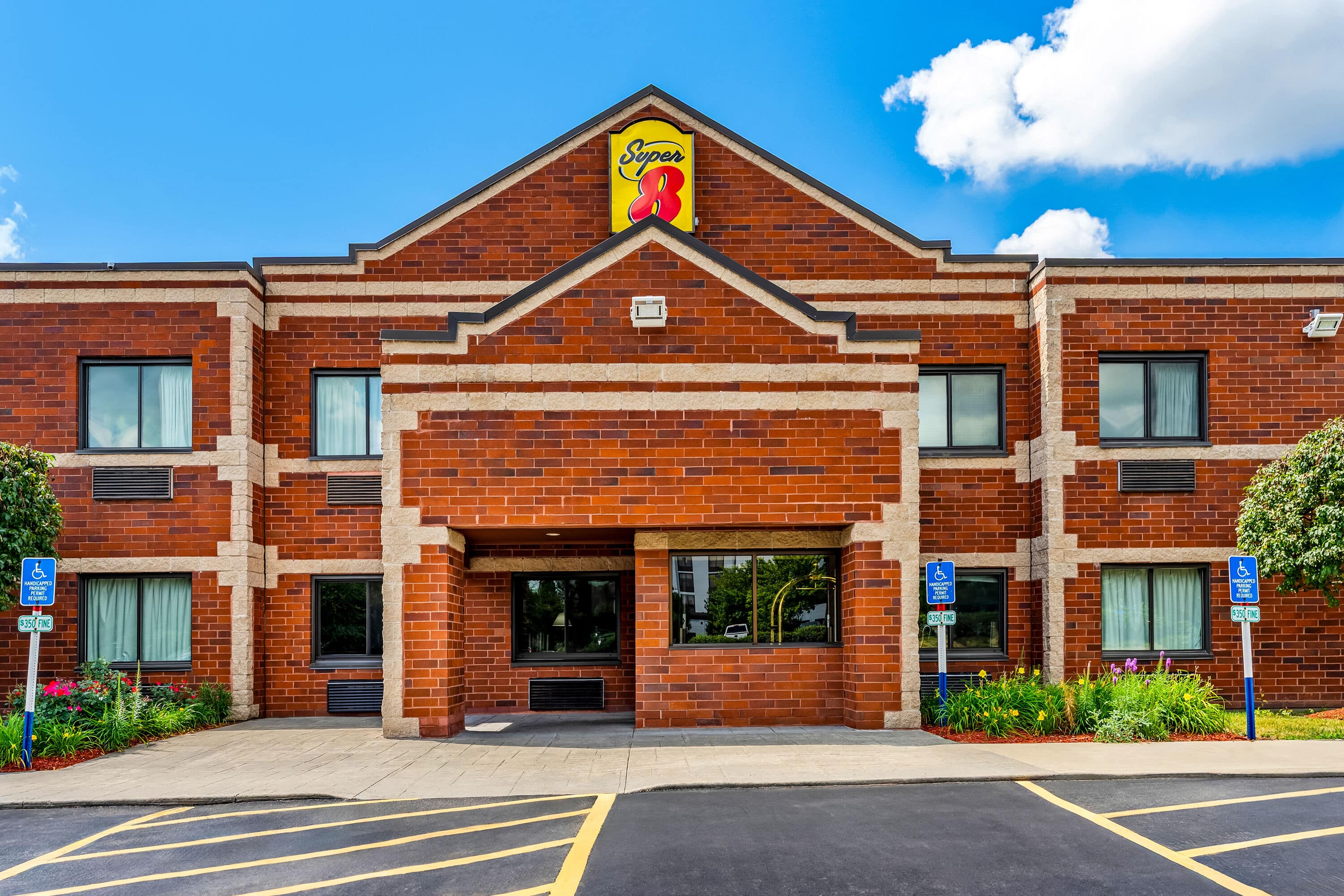 Super 8 by Wyndham Elgin | Elgin, IL Hotels