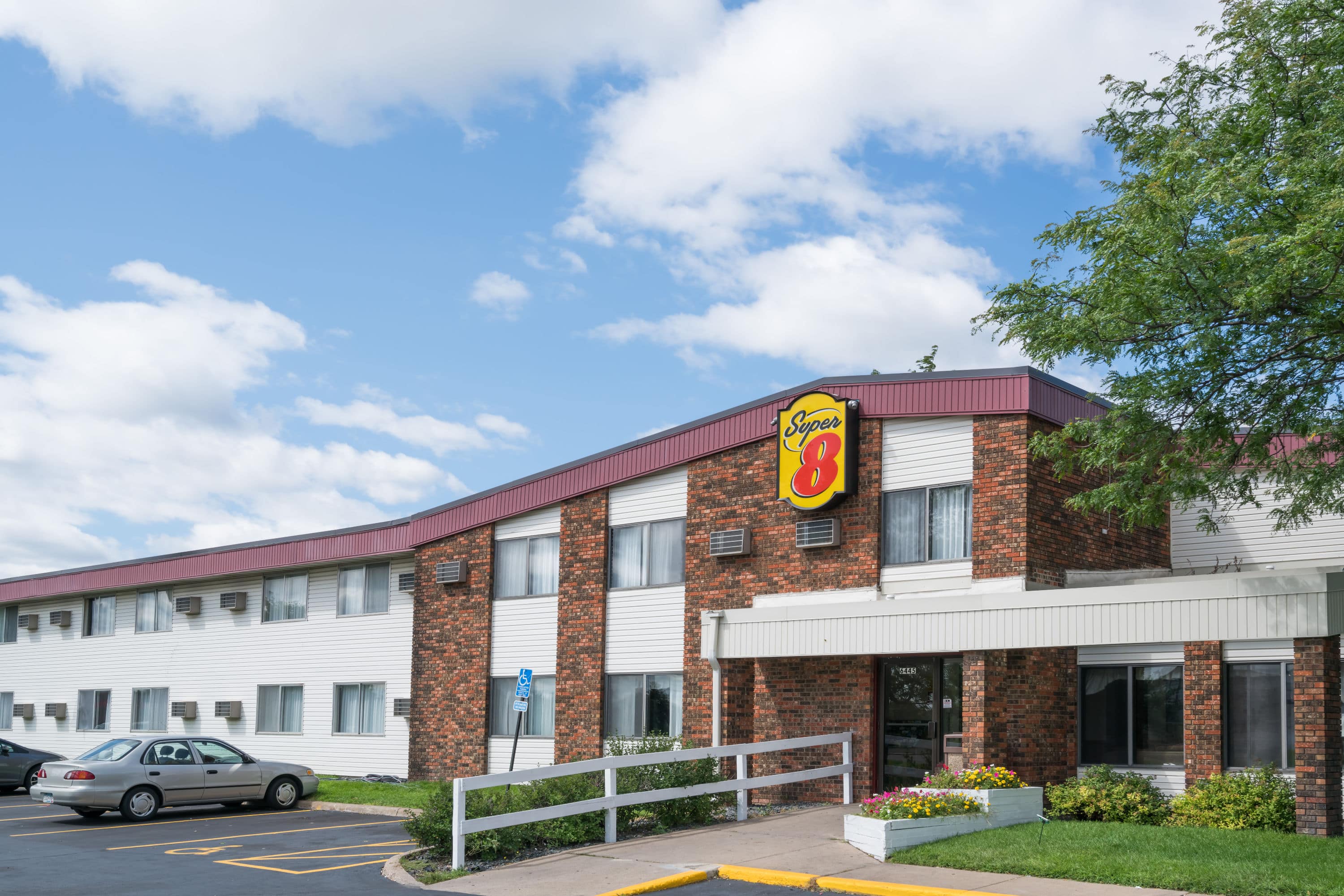 Super 8 by Wyndham Brooklyn Center/MPLS | Brooklyn Center, MN Hotels