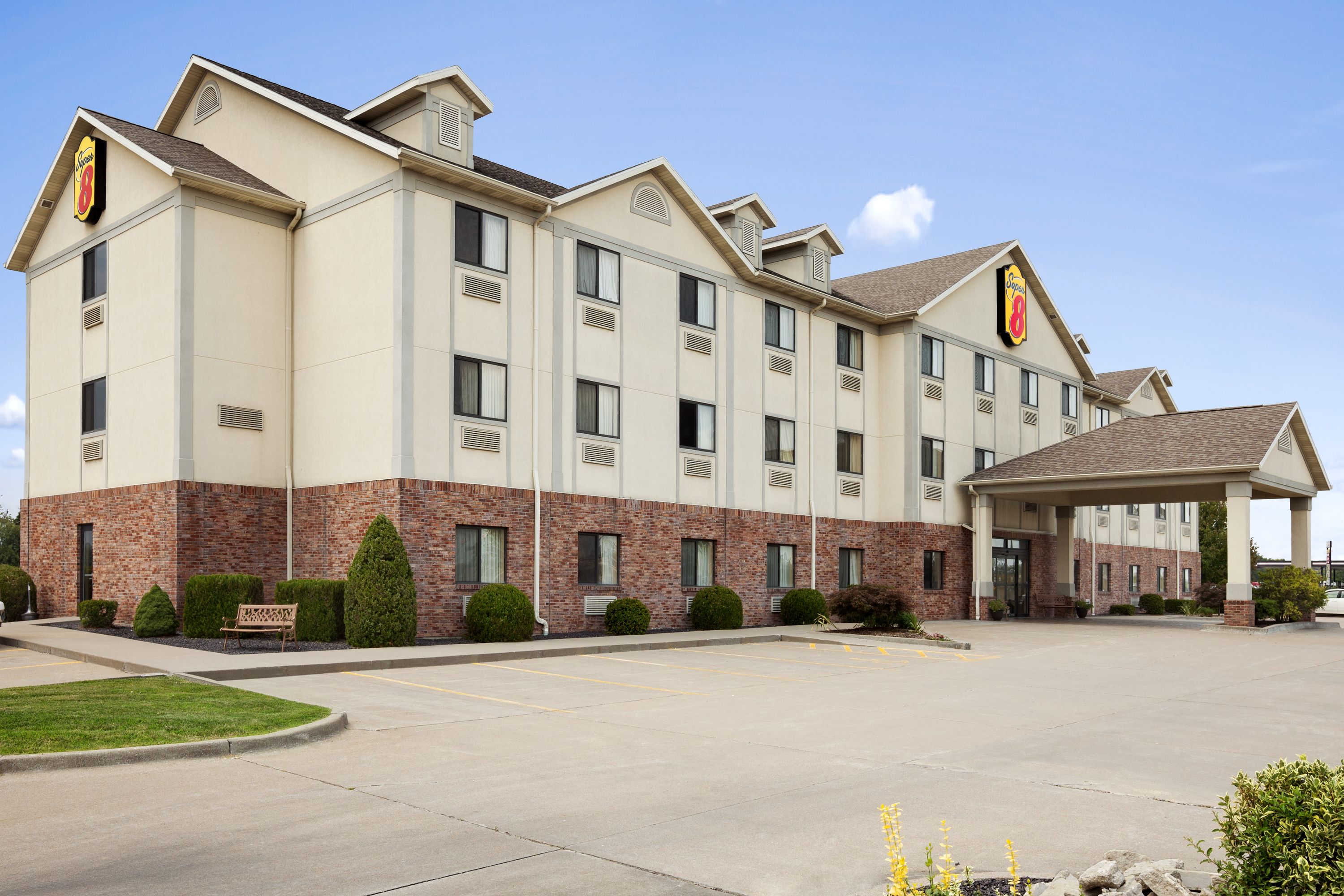 Super 8 by Wyndham Perryville | Perryville, MO Hotels