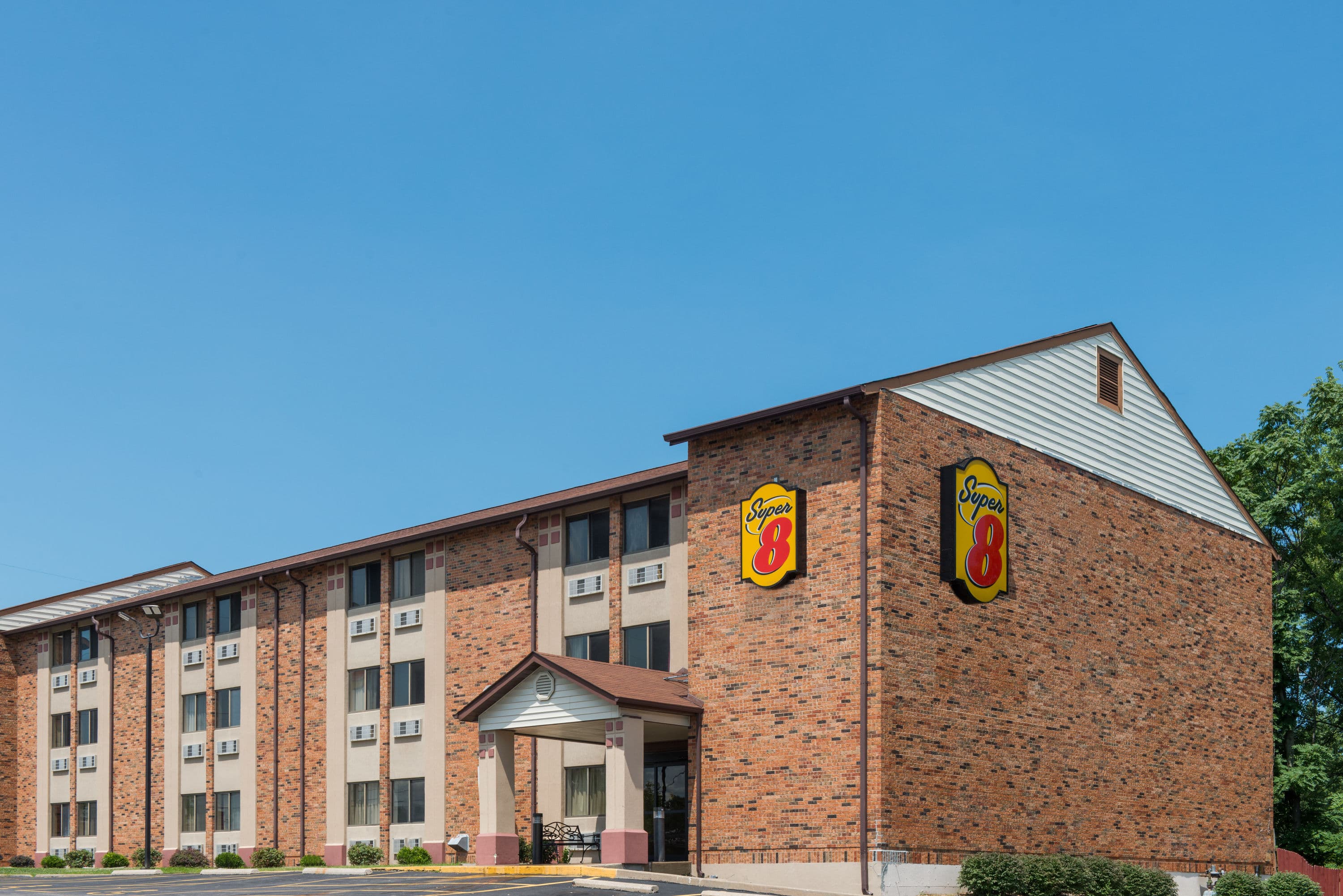 Super 8 by Wyndham St Charles | Saint Charles, MO Hotels