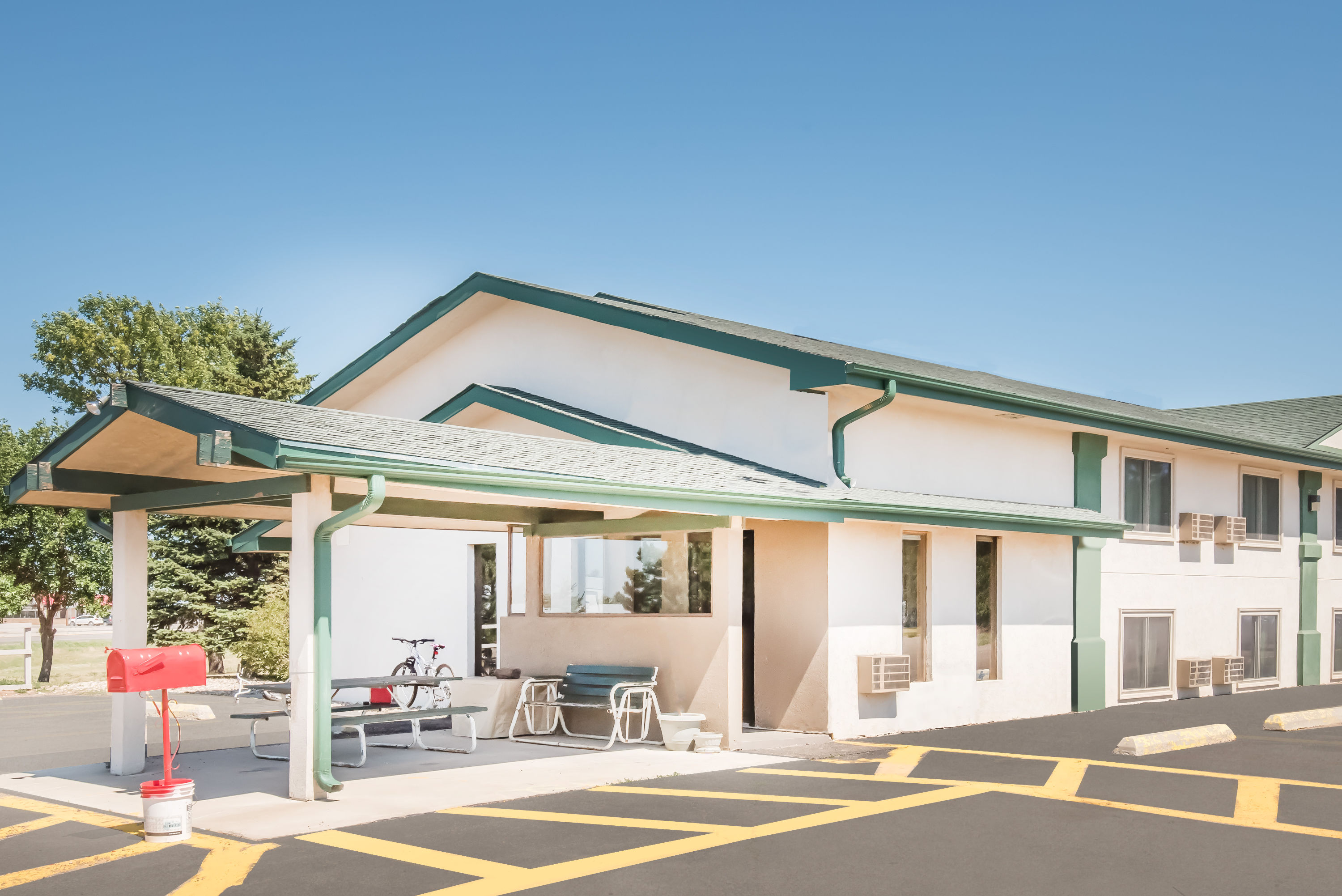 Super 8 by Wyndham Miller | Miller, SD Hotels