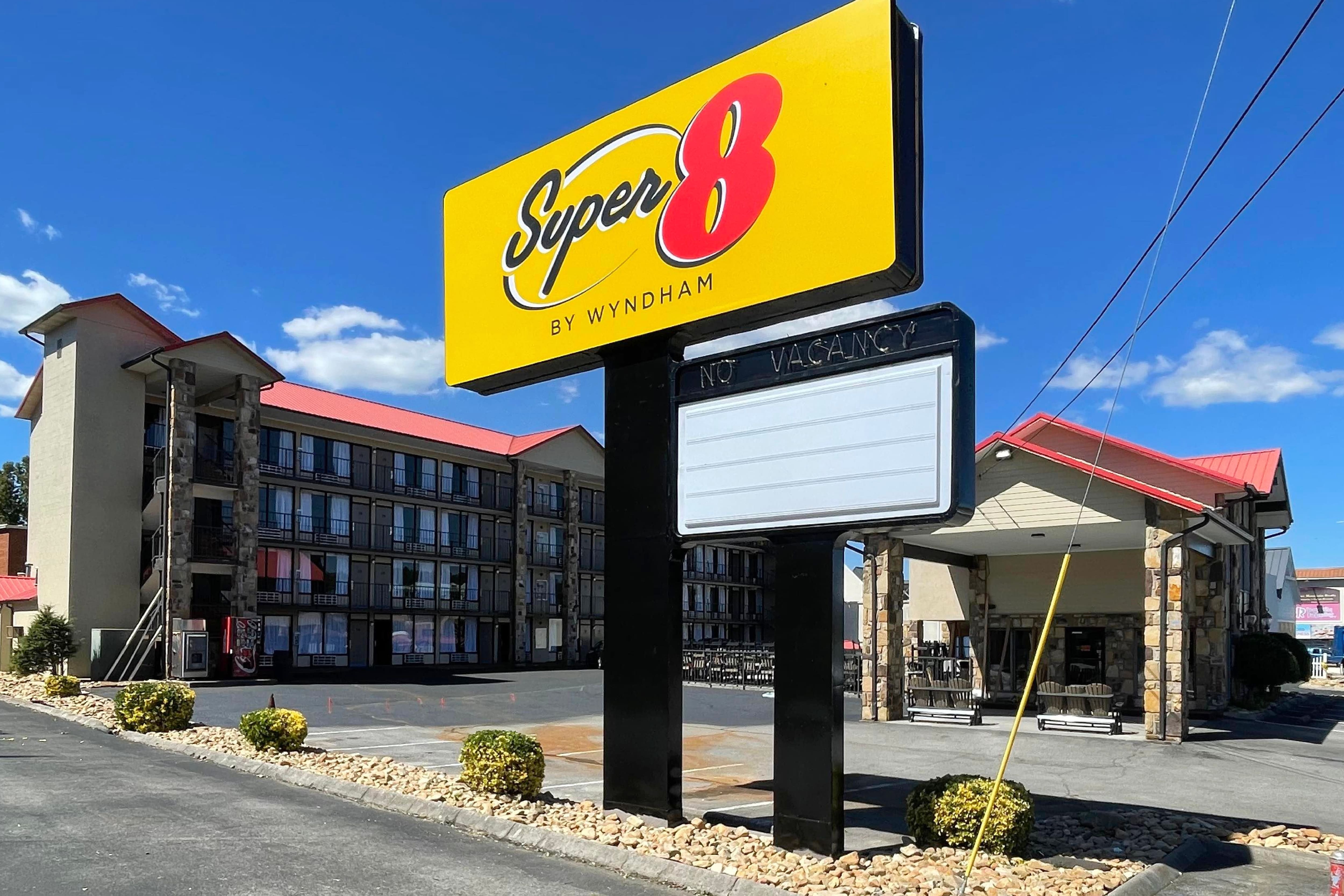 Super 8 by Wyndham Pigeon Forge Downtown | Pigeon Forge, TN Hotels