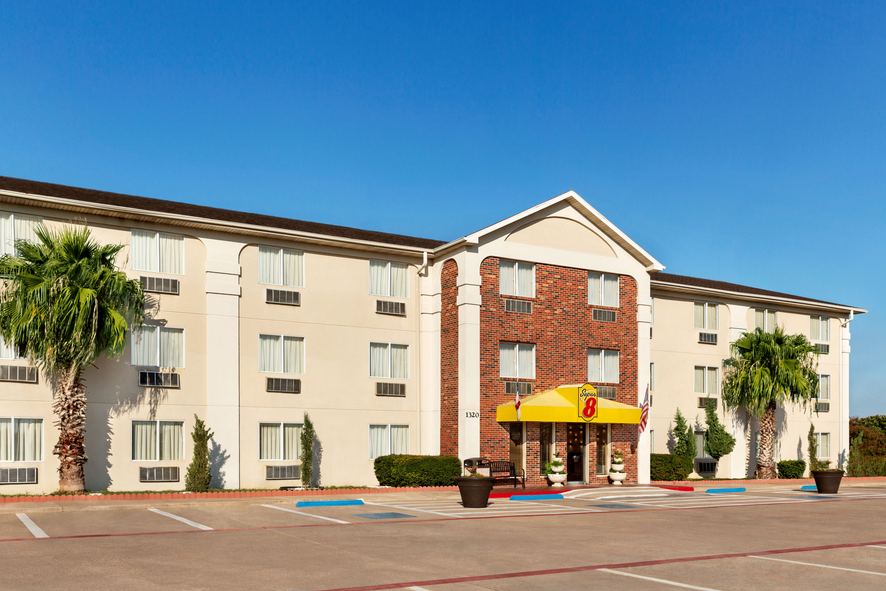 Super 8 by Wyndham Waco University Area | Waco, TX Hotels