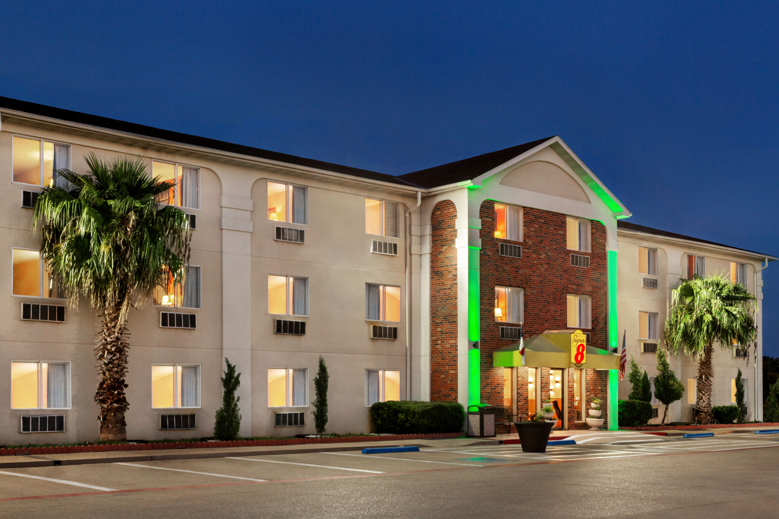 Super 8 by Wyndham Waco University Area | Waco, TX Hotels