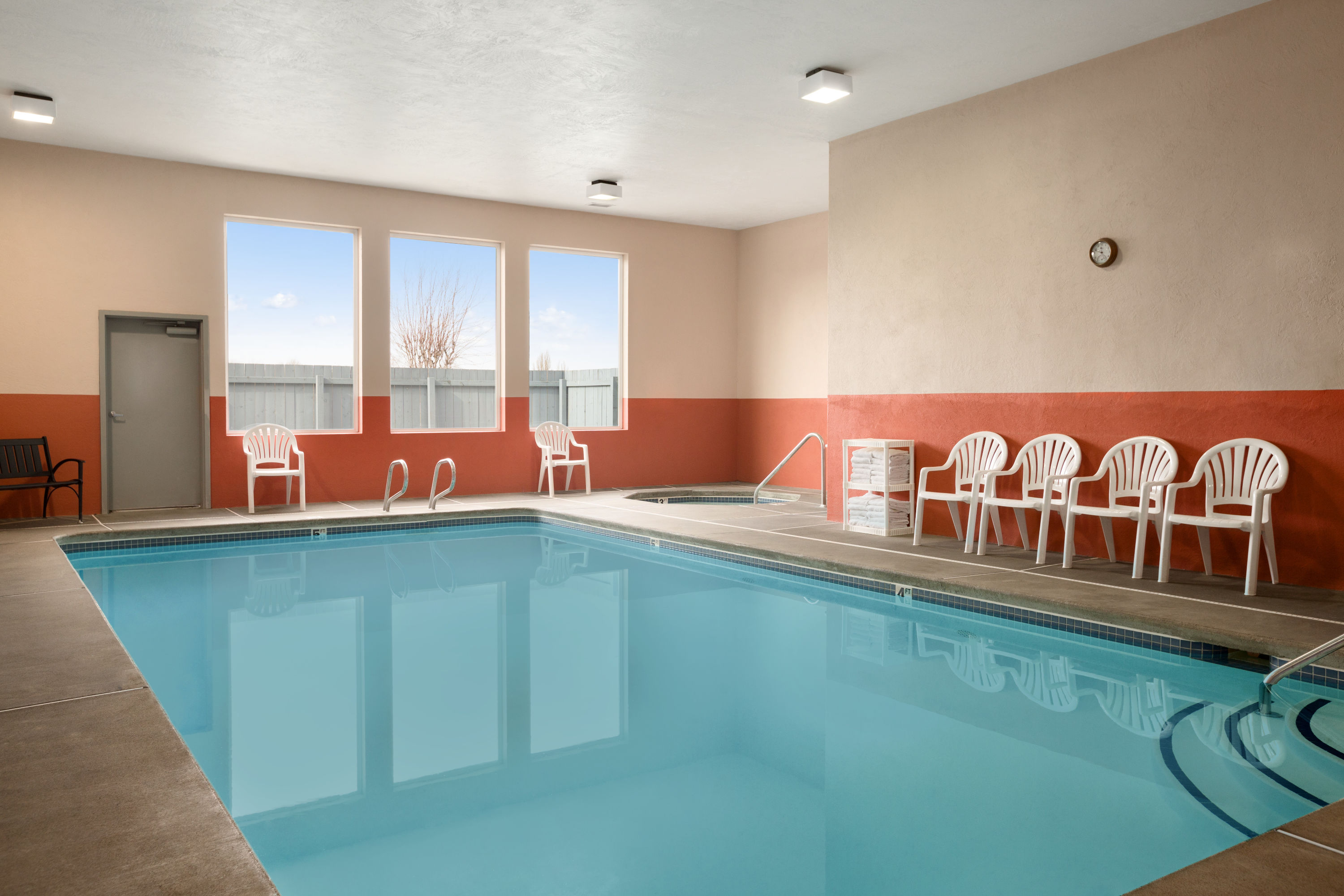Super 8 by Wyndham Bellingham Airport/Ferndale | Ferndale, WA Hotels