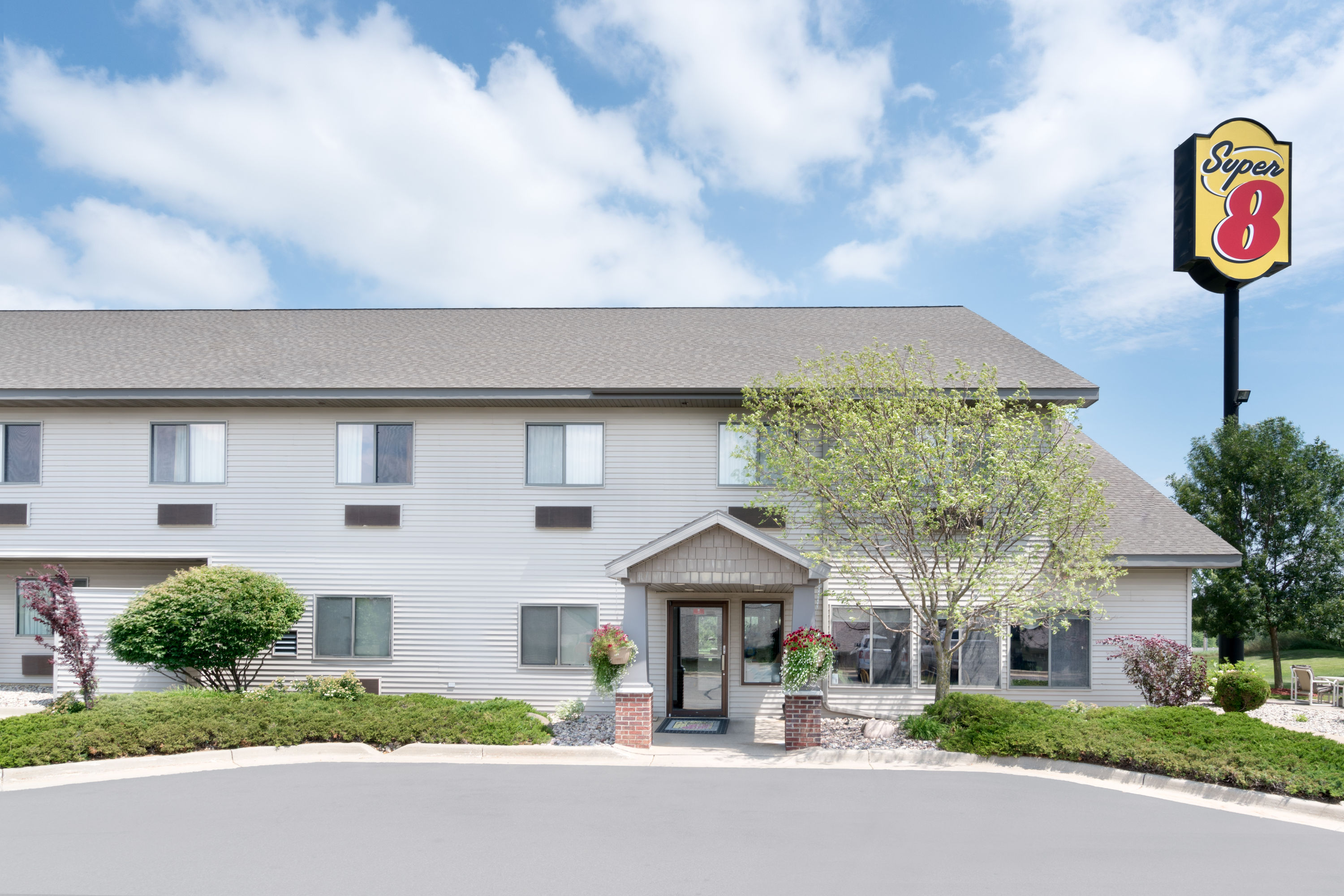 Super 8 by Wyndham Sparta | Sparta, WI Hotels