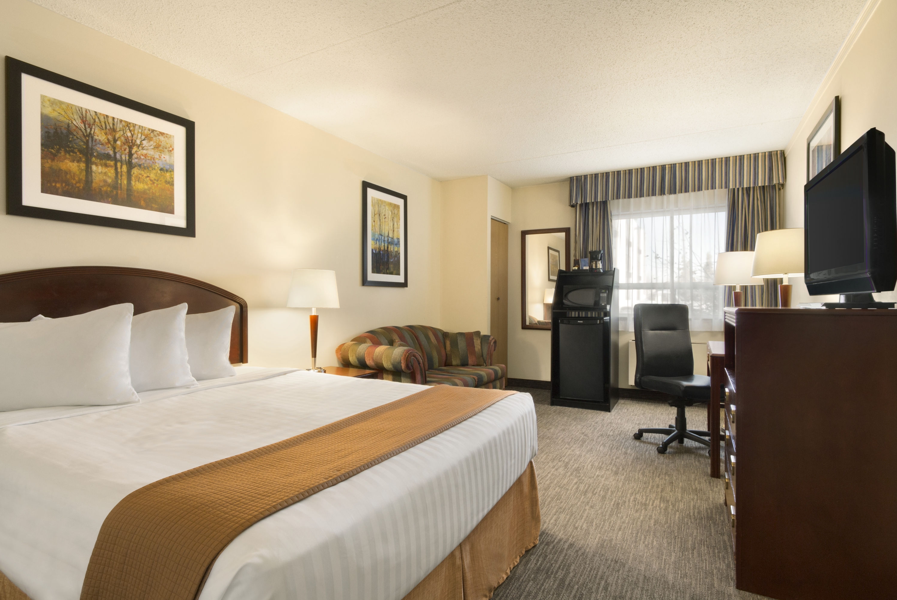 Travelodge by Wyndham Edmonton South | Edmonton, AB Hotels