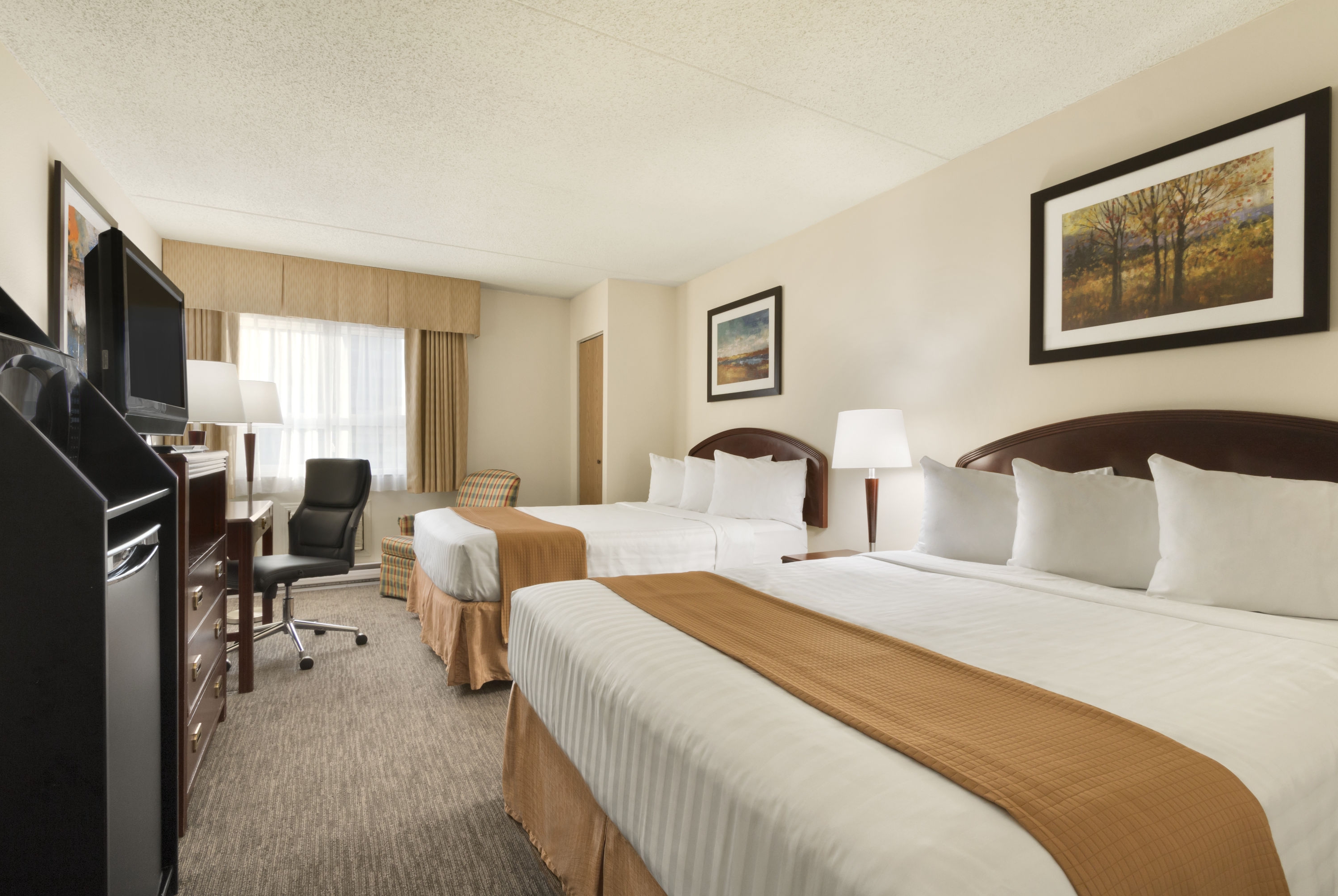 Travelodge by Wyndham Edmonton South | Edmonton, AB Hotels