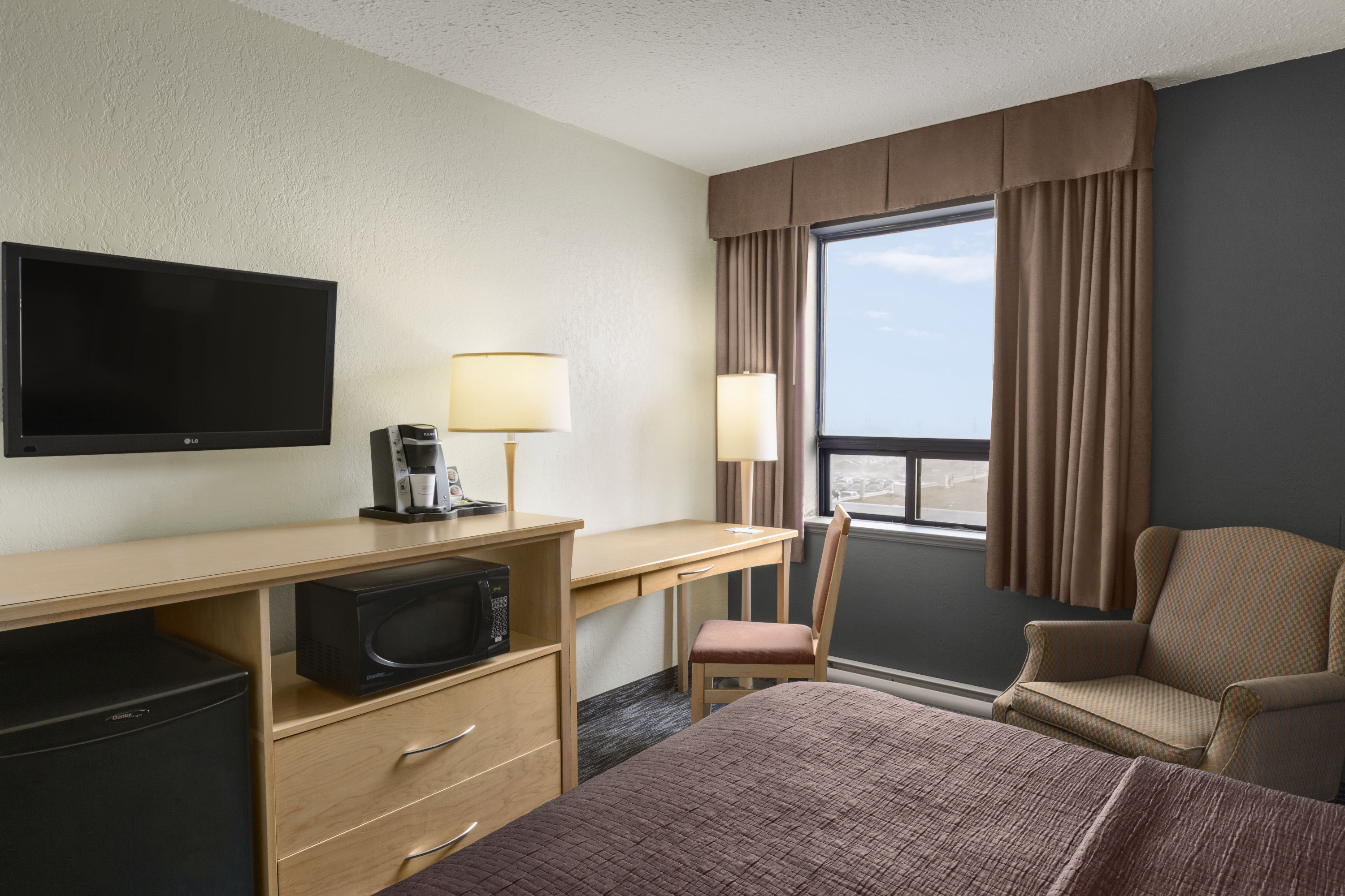 Travelodge by Wyndham Edmonton West | Edmonton, AB Hotels