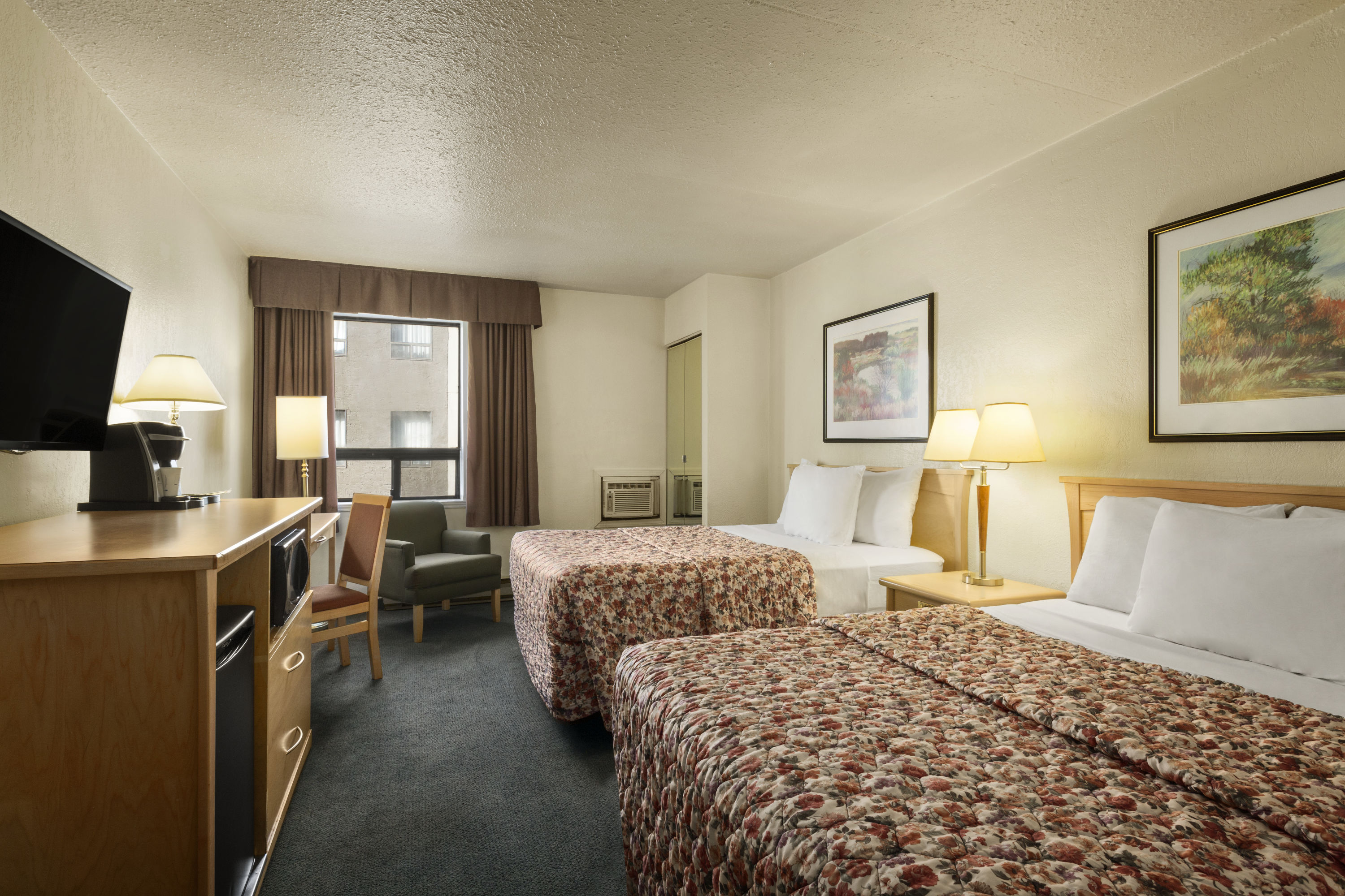 Travelodge by Wyndham Edmonton West | Edmonton, AB Hotels