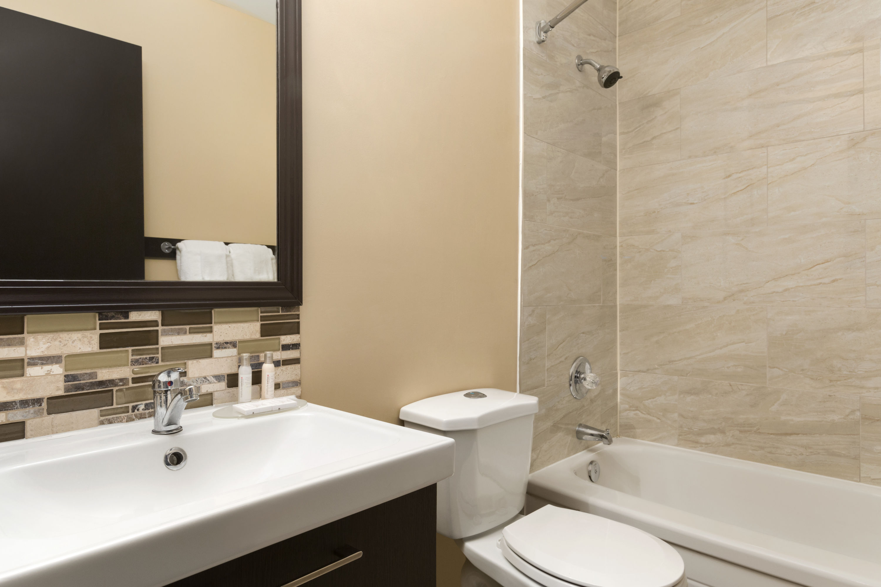 Travelodge by Wyndham Kenora | Kenora, ON Hotels