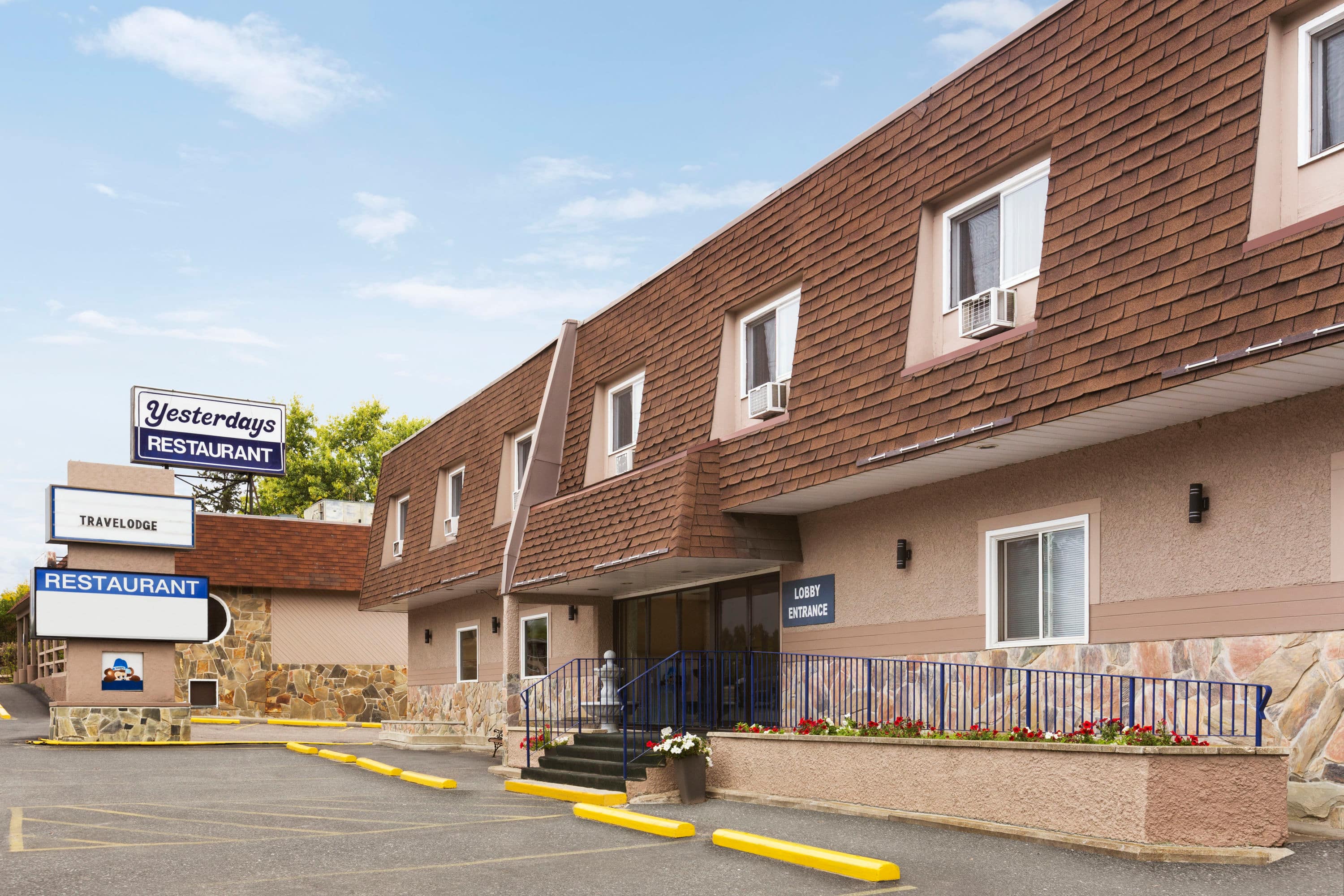 Travelodge by Wyndham Kenora | Kenora, ON Hotels