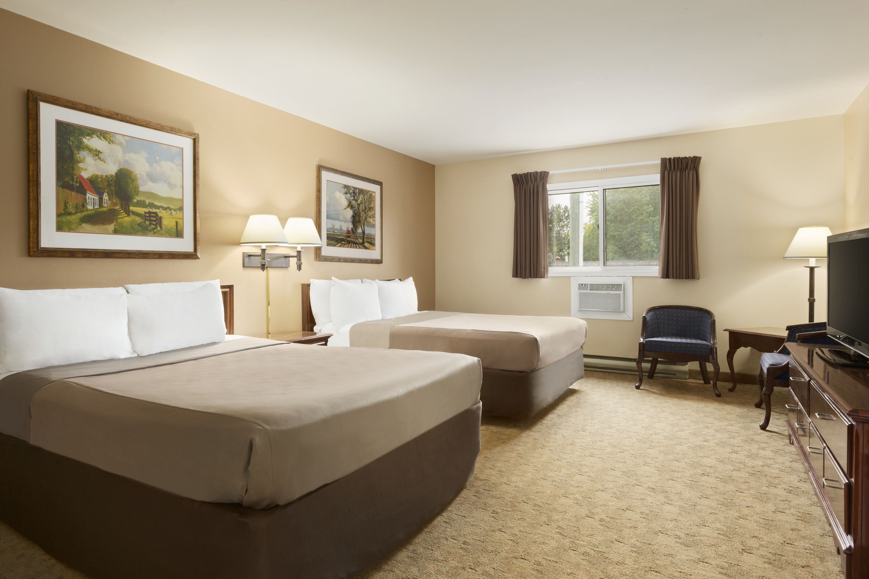 Travelodge by Wyndham Kenora | Kenora, ON Hotels