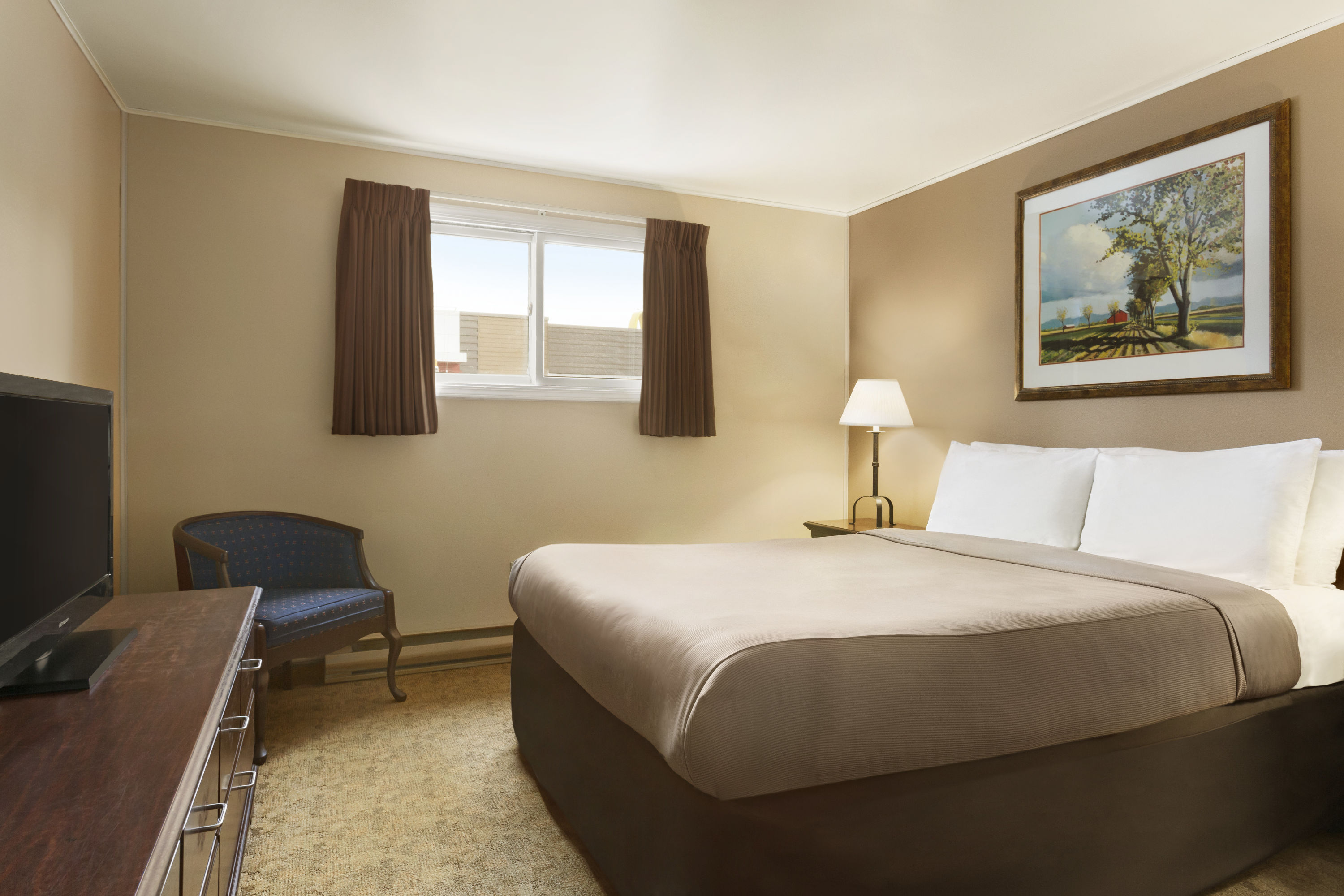 Travelodge by Wyndham Kenora | Kenora, ON Hotels