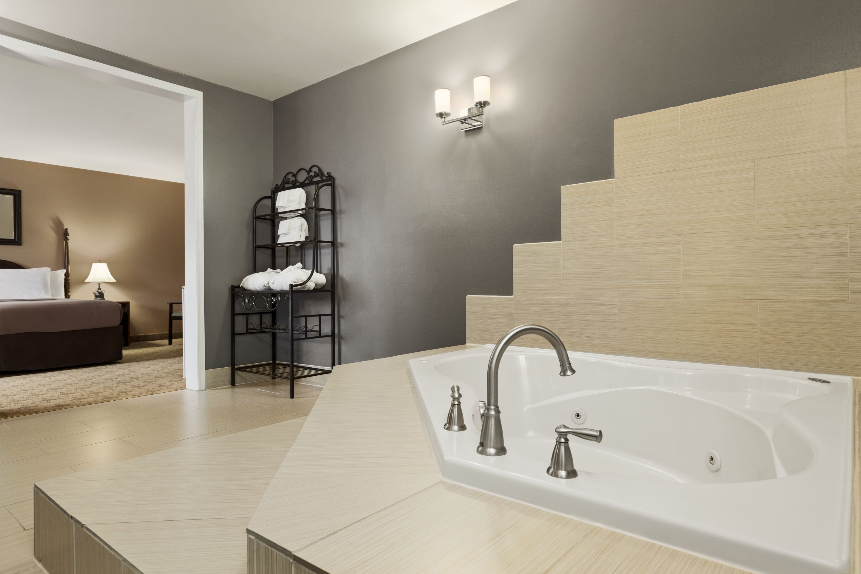 Travelodge by Wyndham Kenora | Kenora, ON Hotels