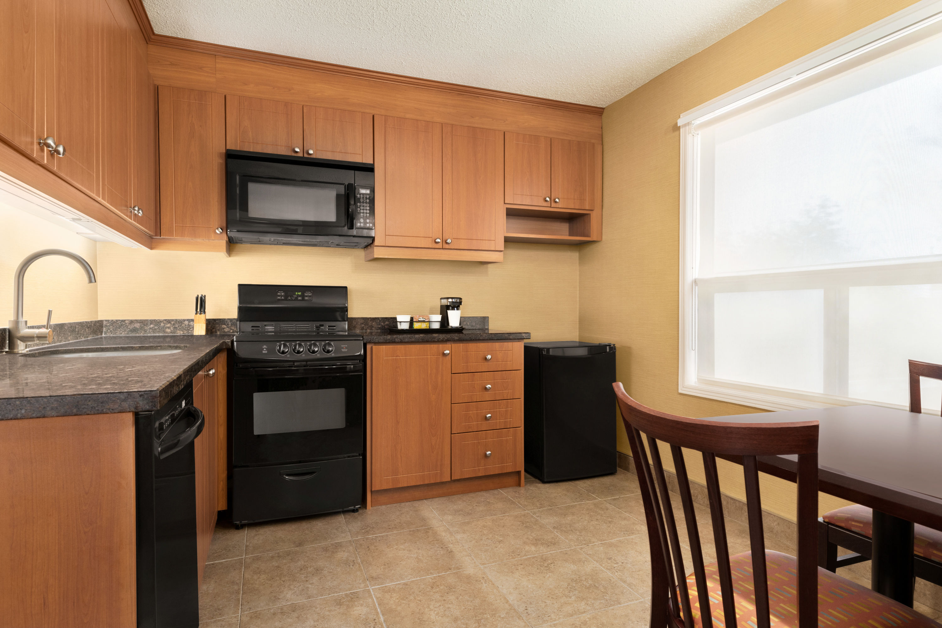 Travelodge by Wyndham Oshawa Whitby | Oshawa, ON Hotels