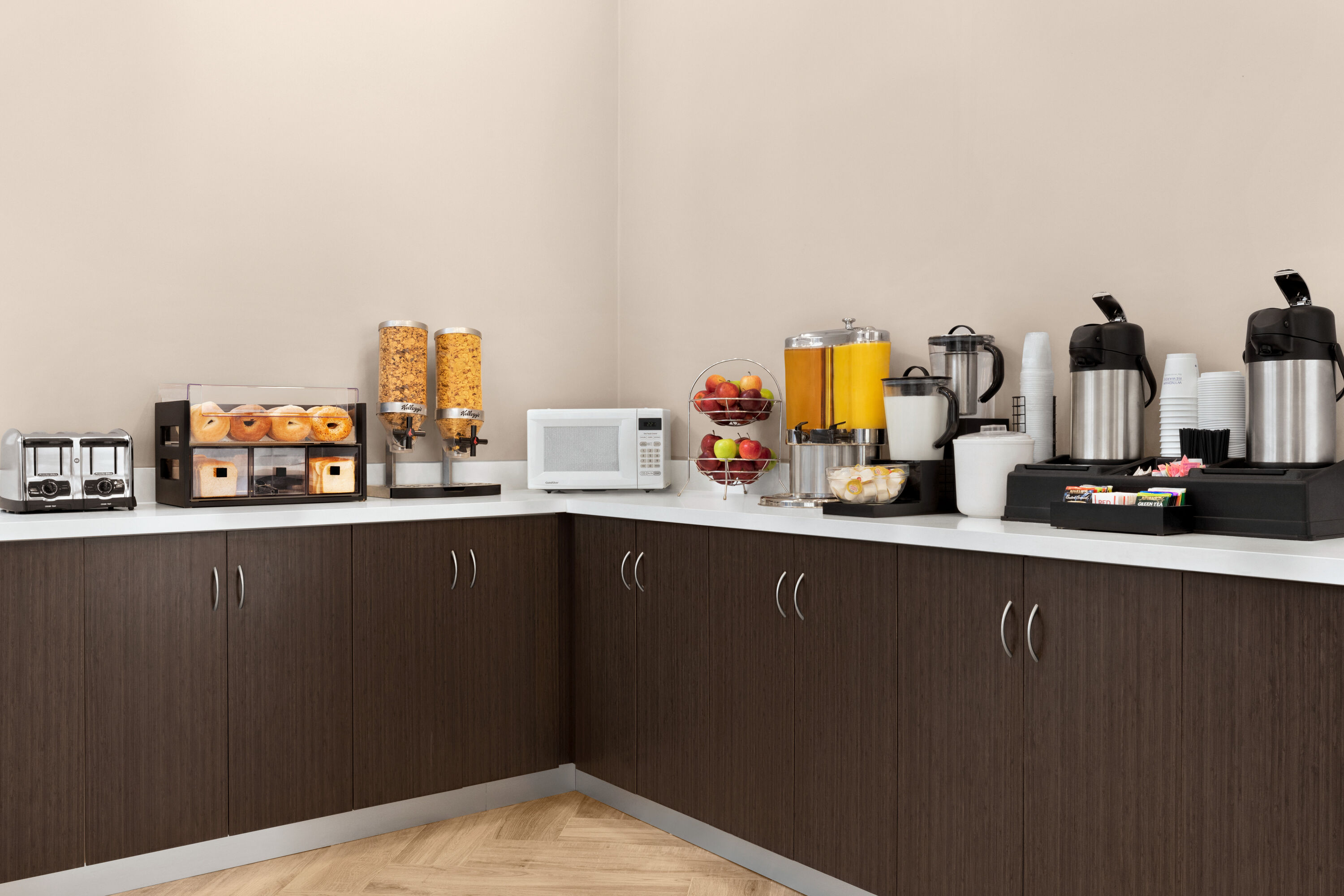 Travelodge by Wyndham Timmins | Timmins, ON Hotels