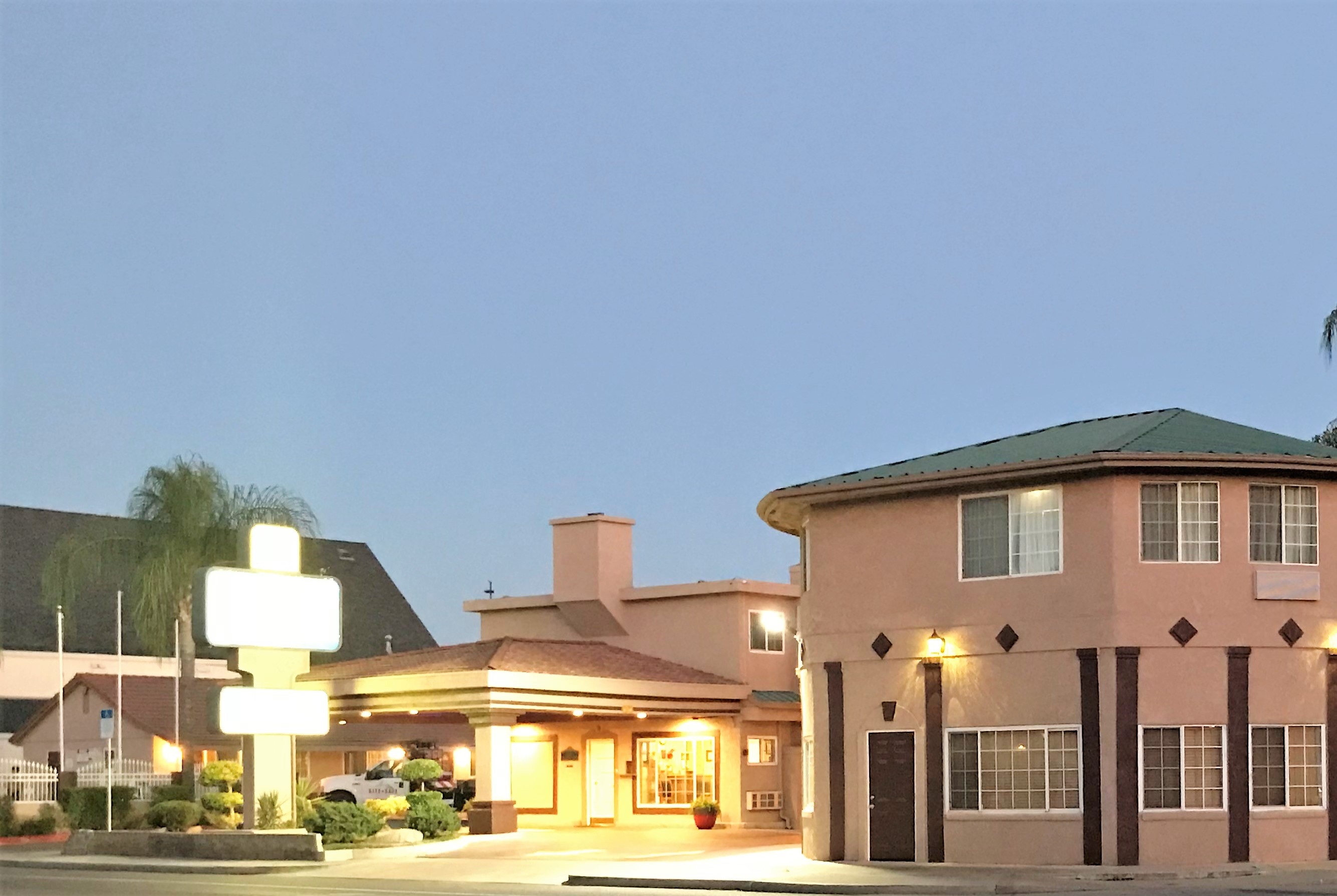 Travelodge by Wyndham Merced Yosemite | Merced, CA Hotels