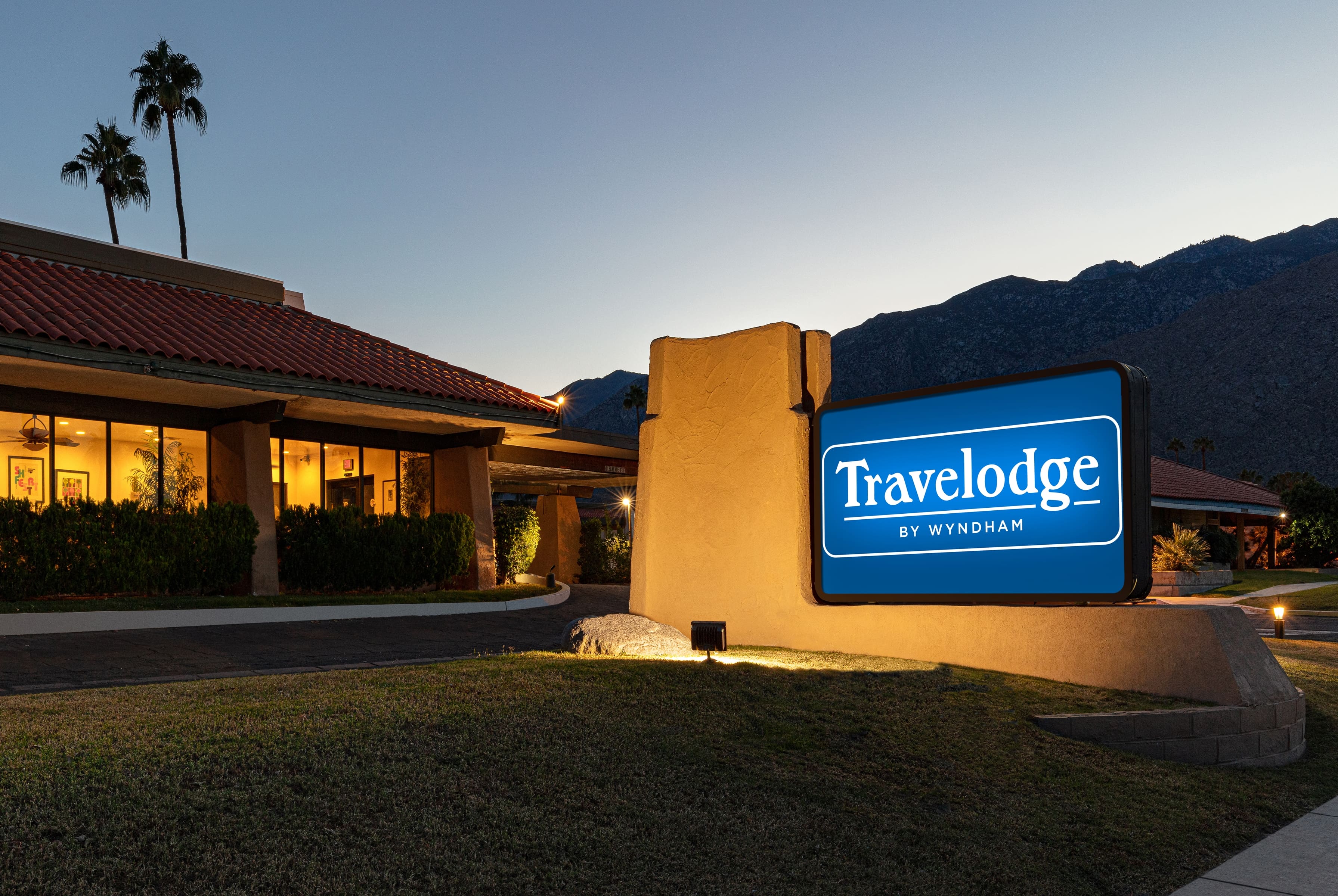 Travelodge by Wyndham Palm Springs | Palm Springs, CA Hotels
