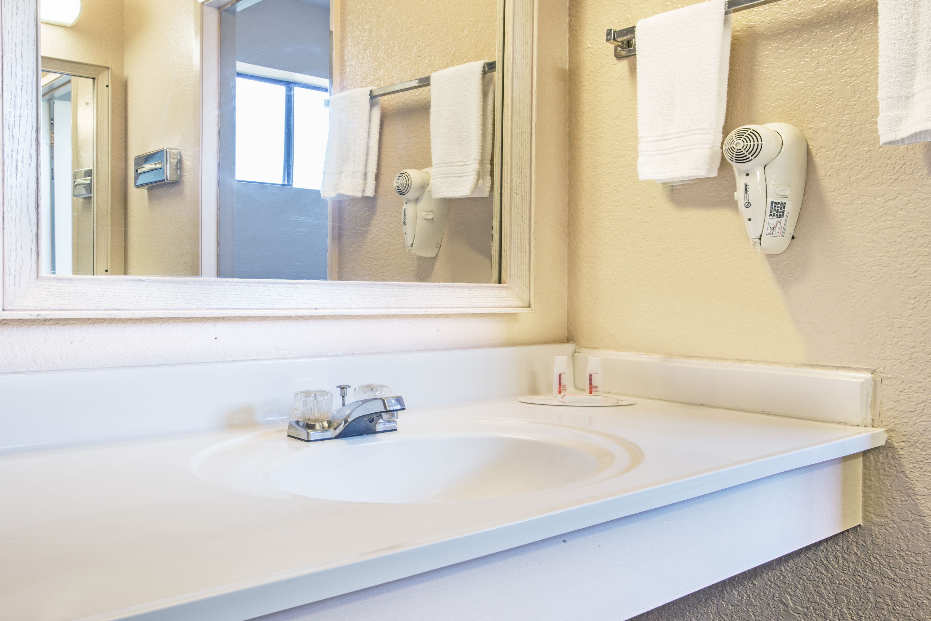 Travelodge by Wyndham Turlock | Turlock, CA Hotels