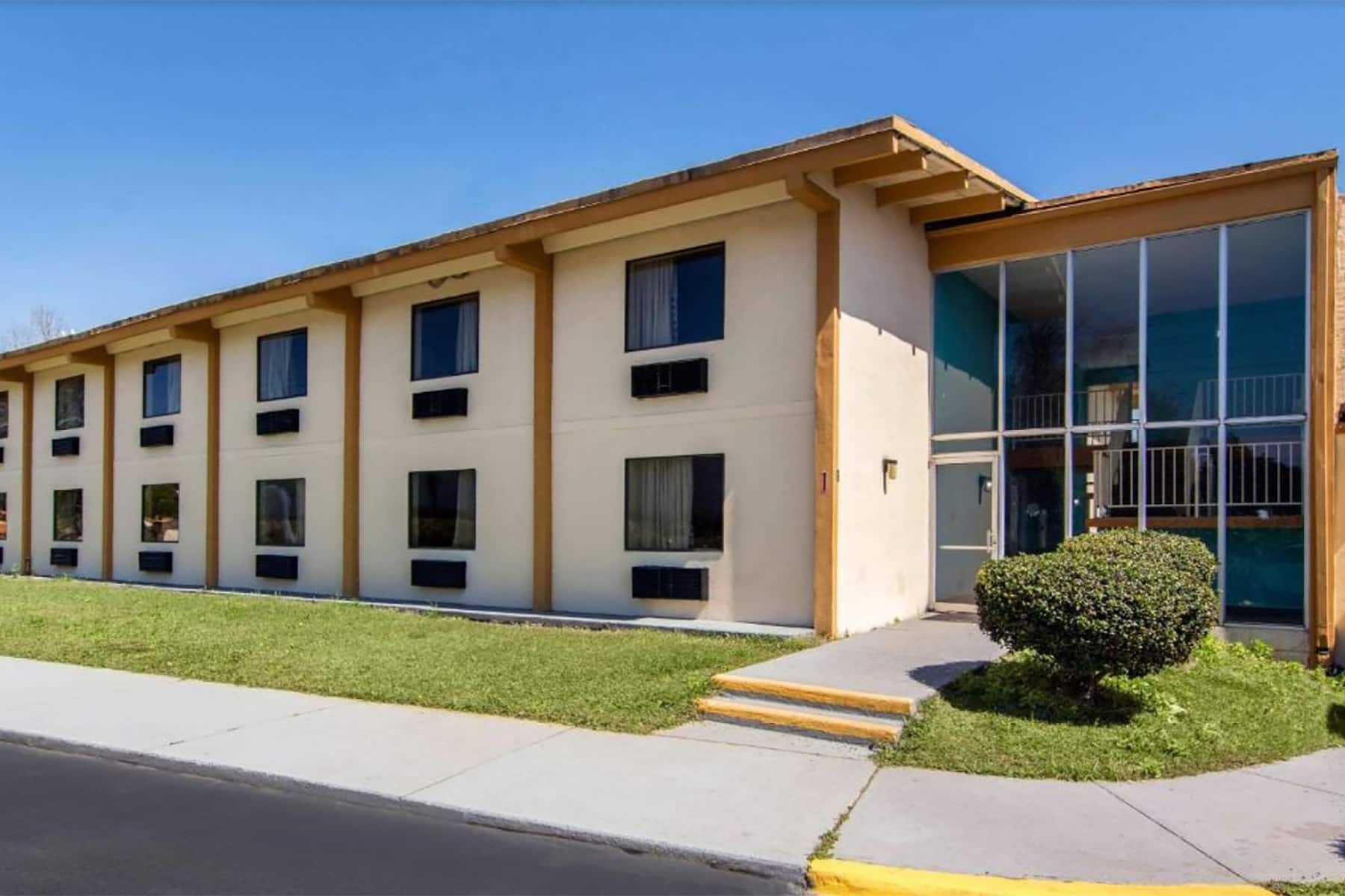 Travelodge by Wyndham Forsyth | Forsyth, GA Hotels