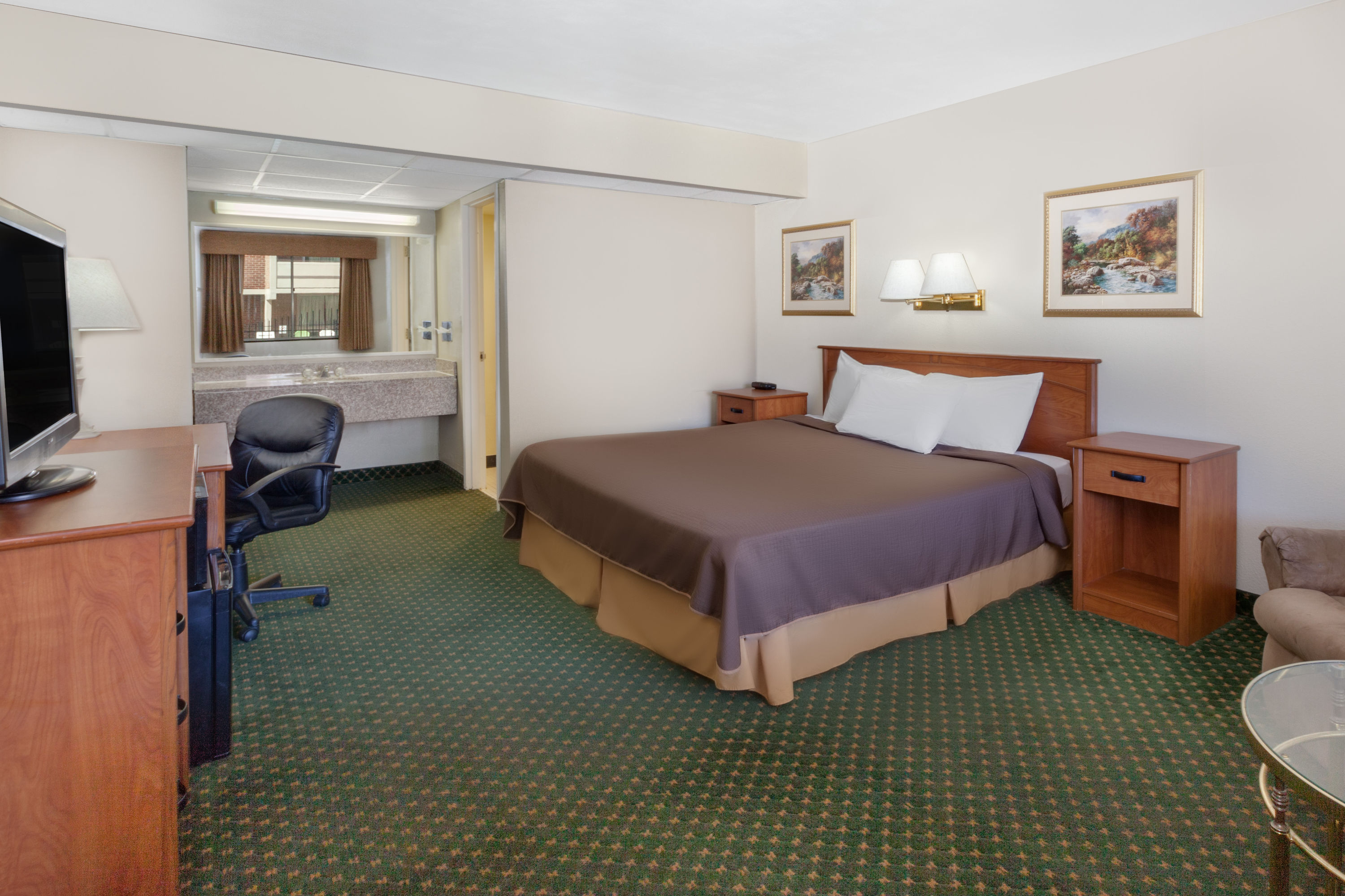 Travelodge by Wyndham Jackson | Jackson, MI Hotels