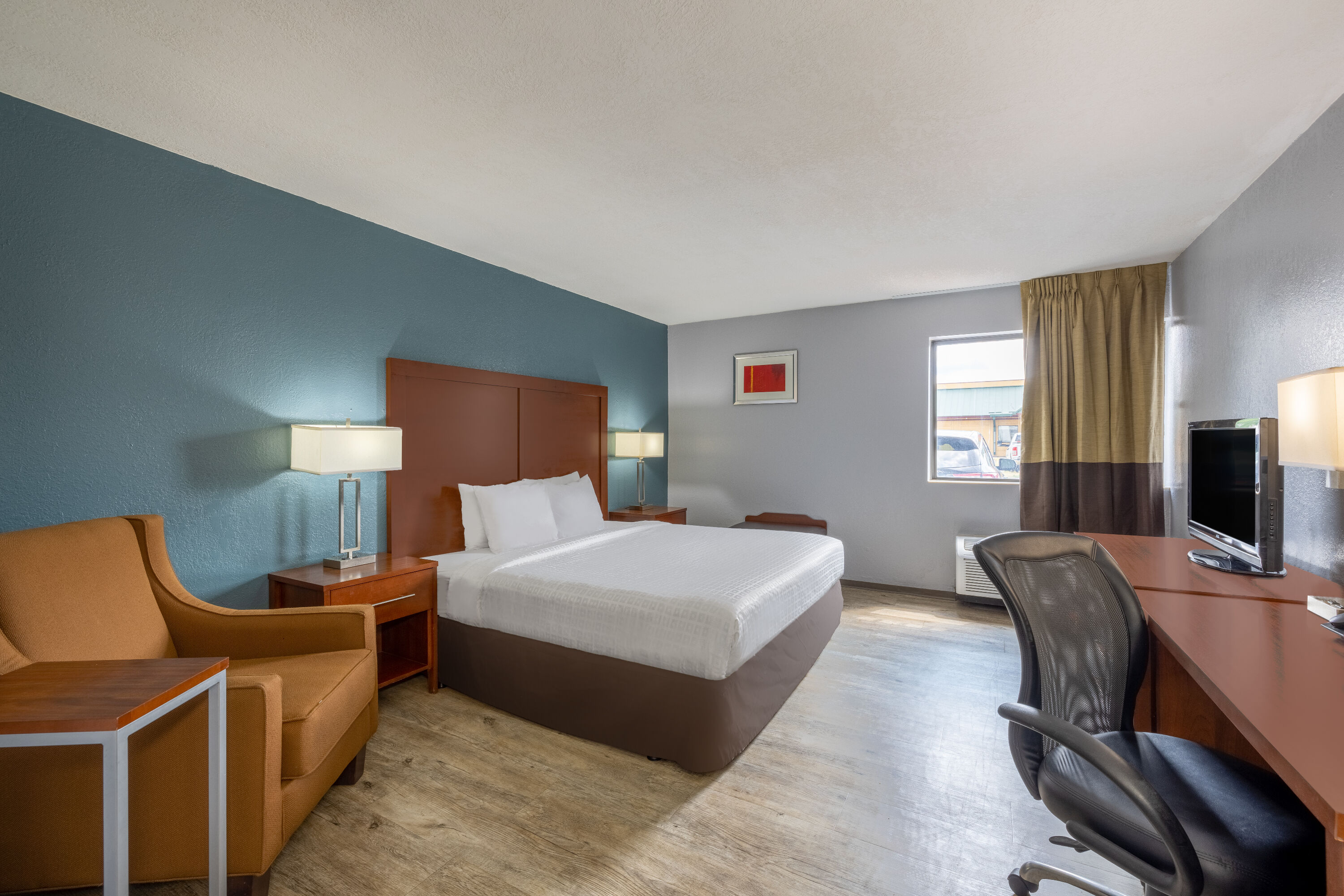 Travelodge by Wyndham Brooklyn Center | Brooklyn Center, MN Hotels