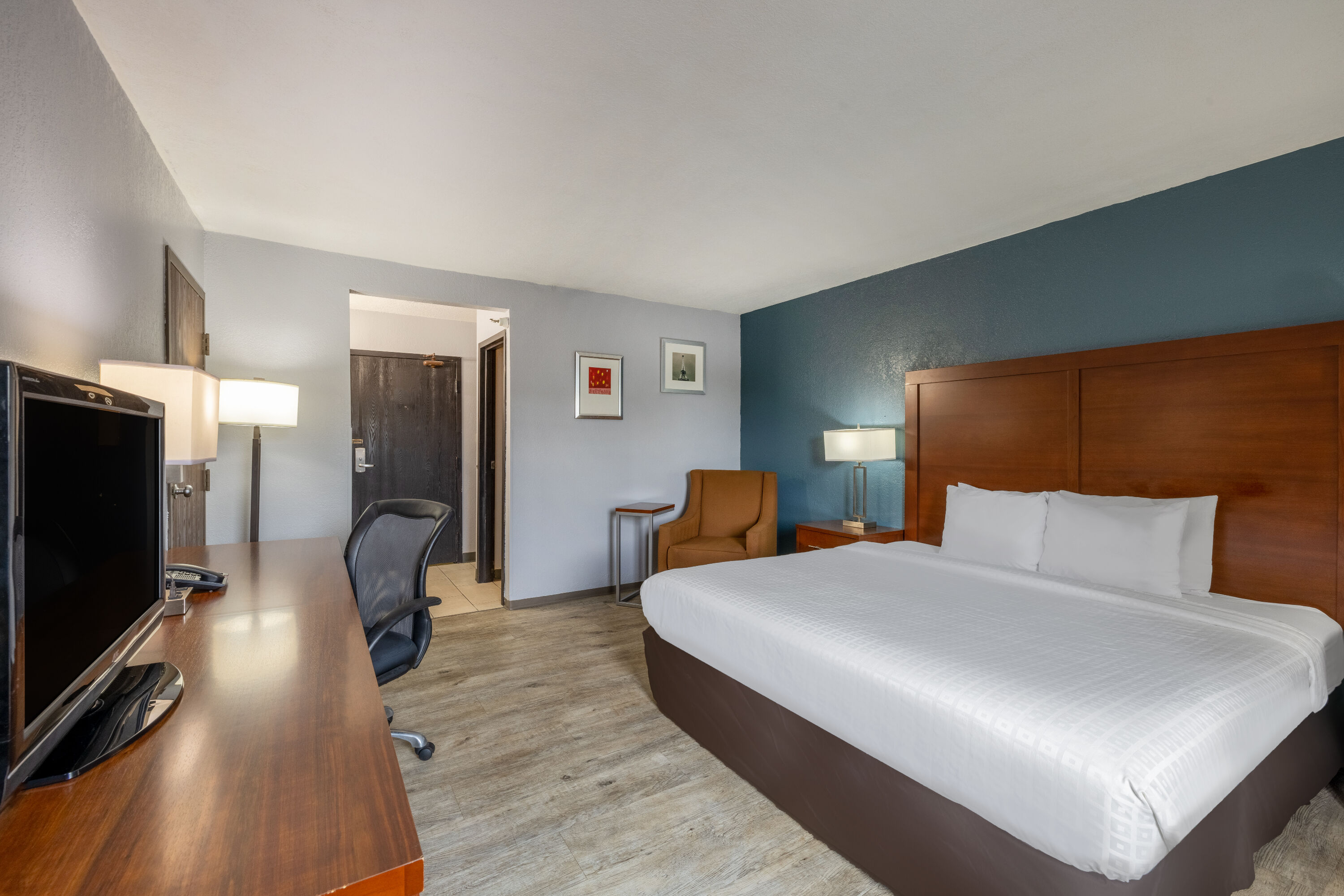 Travelodge by Wyndham Brooklyn Center | Brooklyn Center, MN Hotels