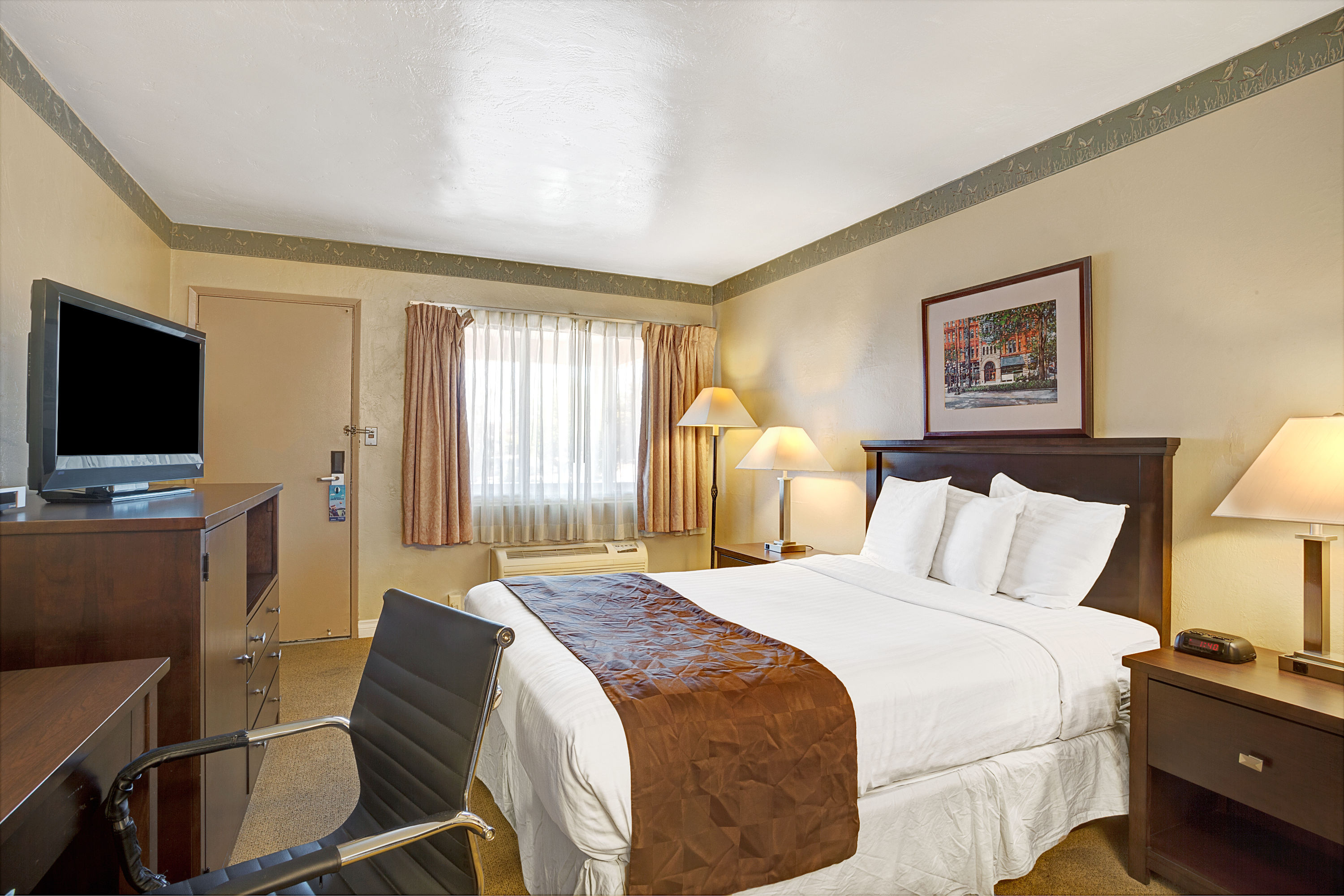 Travelodge by Wyndham Everett City Center | Everett, WA Hotels